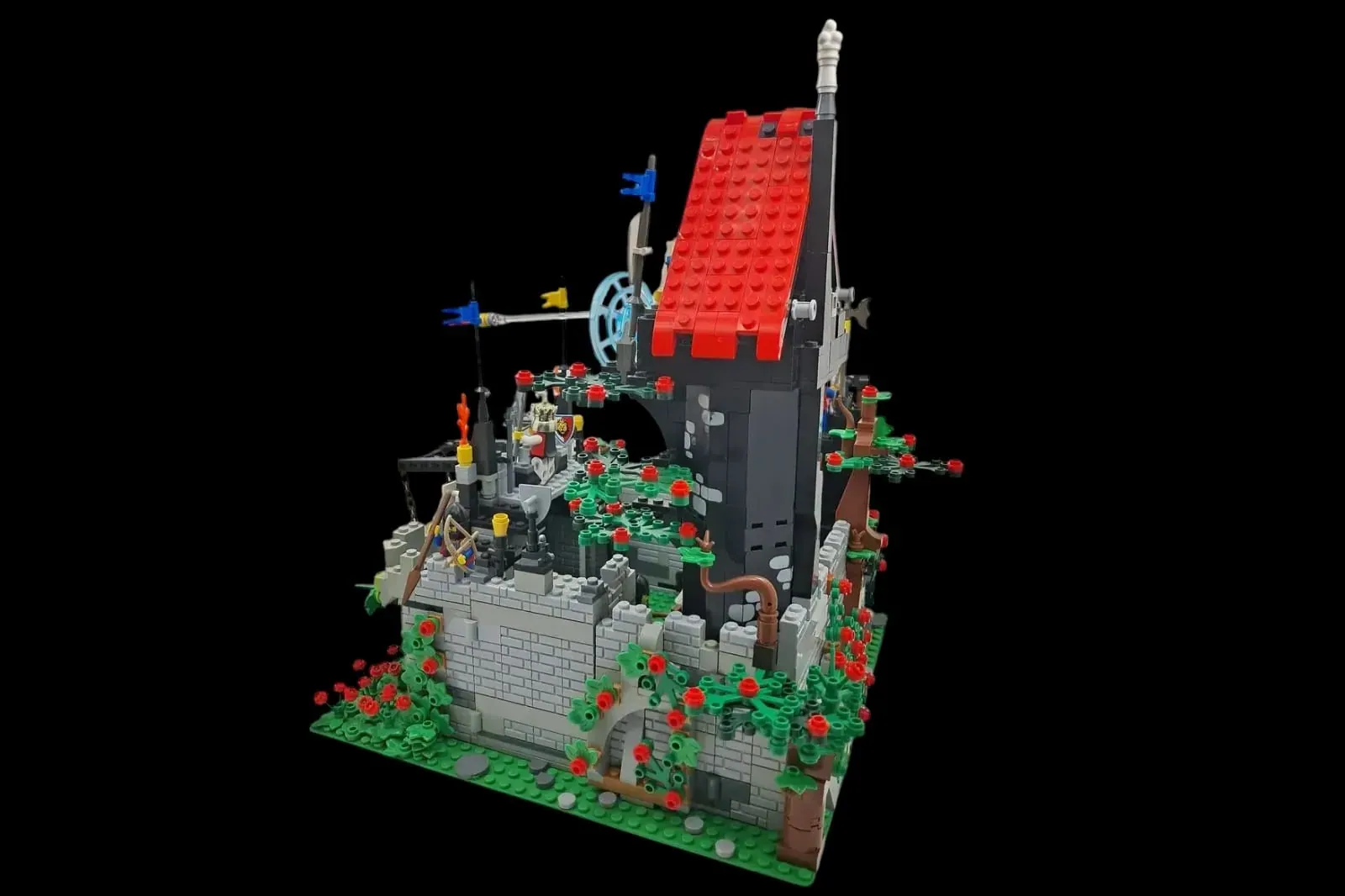 The Queen's Castle: A Battle With the Wolf Clan | LEGO® Ideas