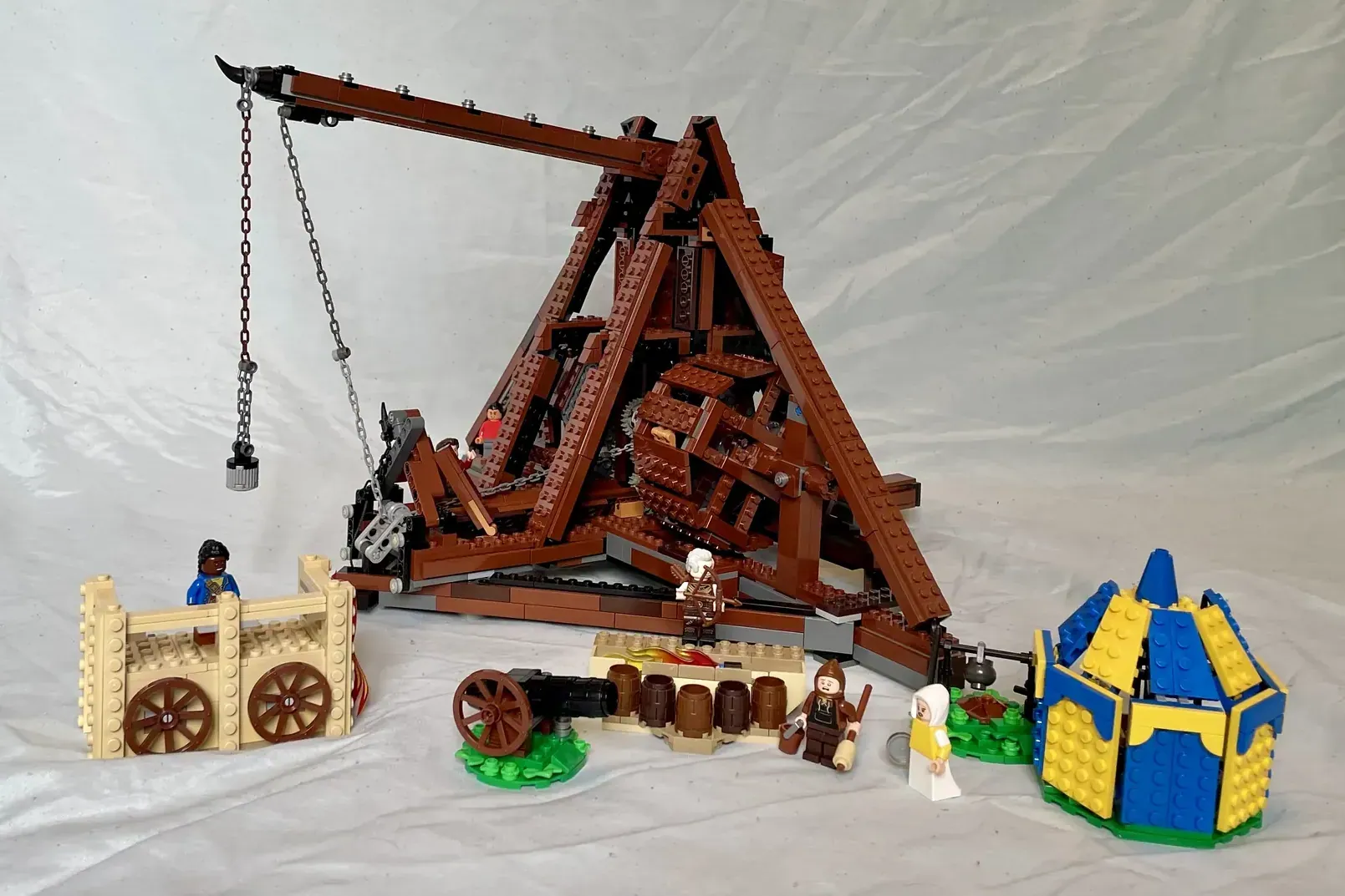 The Warwick Castle Trebuchet | LEGO® Ideas