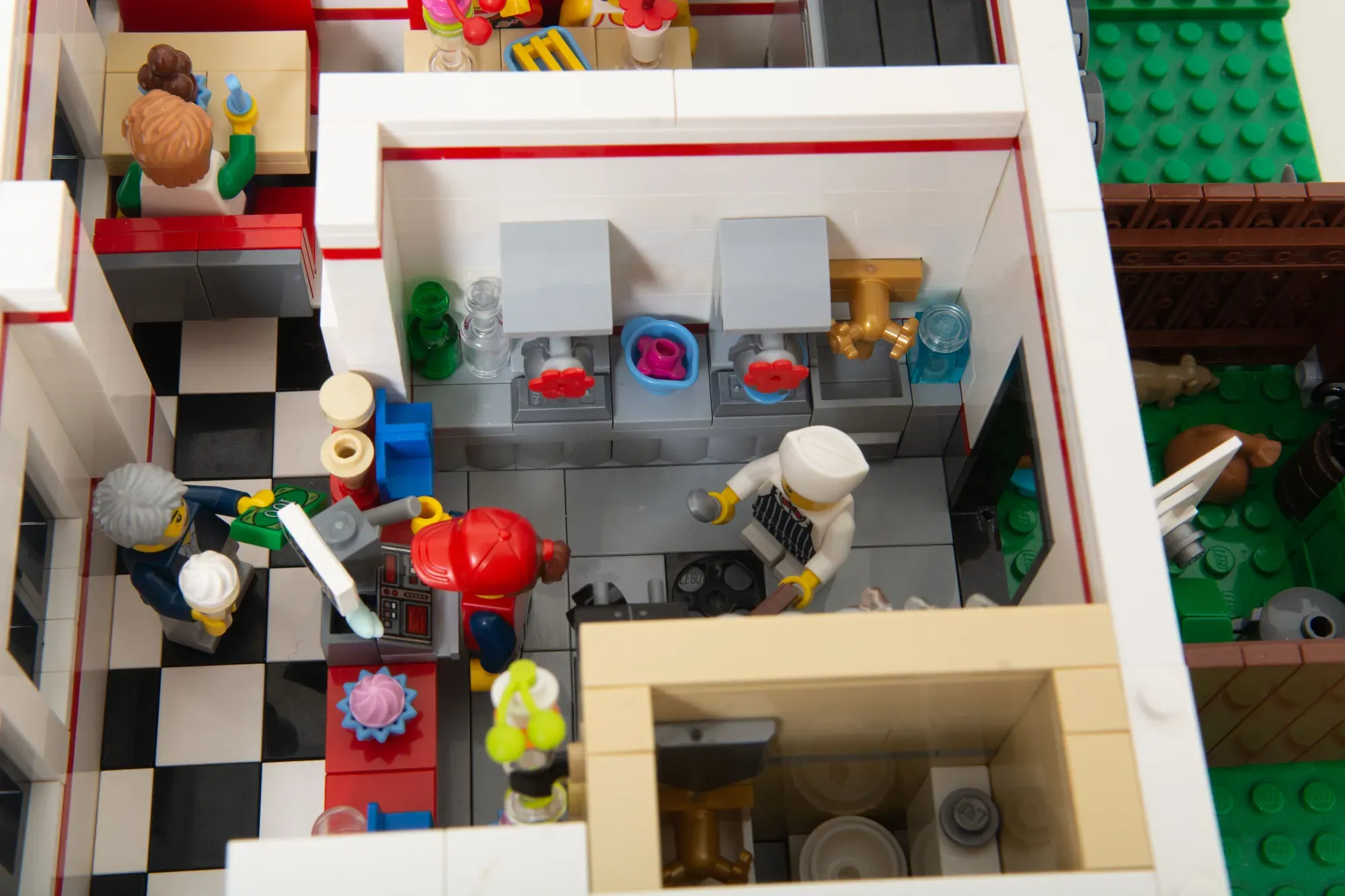 Lego Dairy Queen O Scale Dairy Queen Assembly