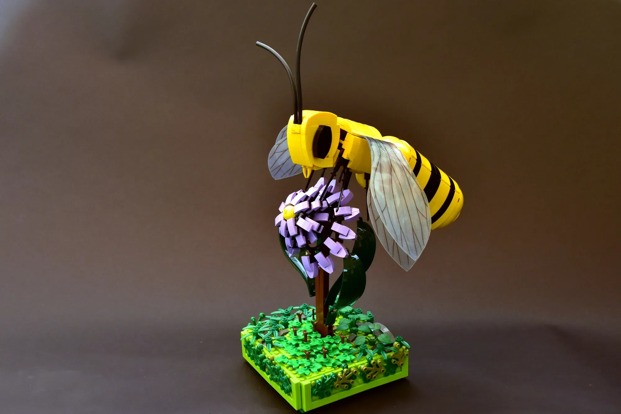 Amazing Bee | LEGO® Ideas