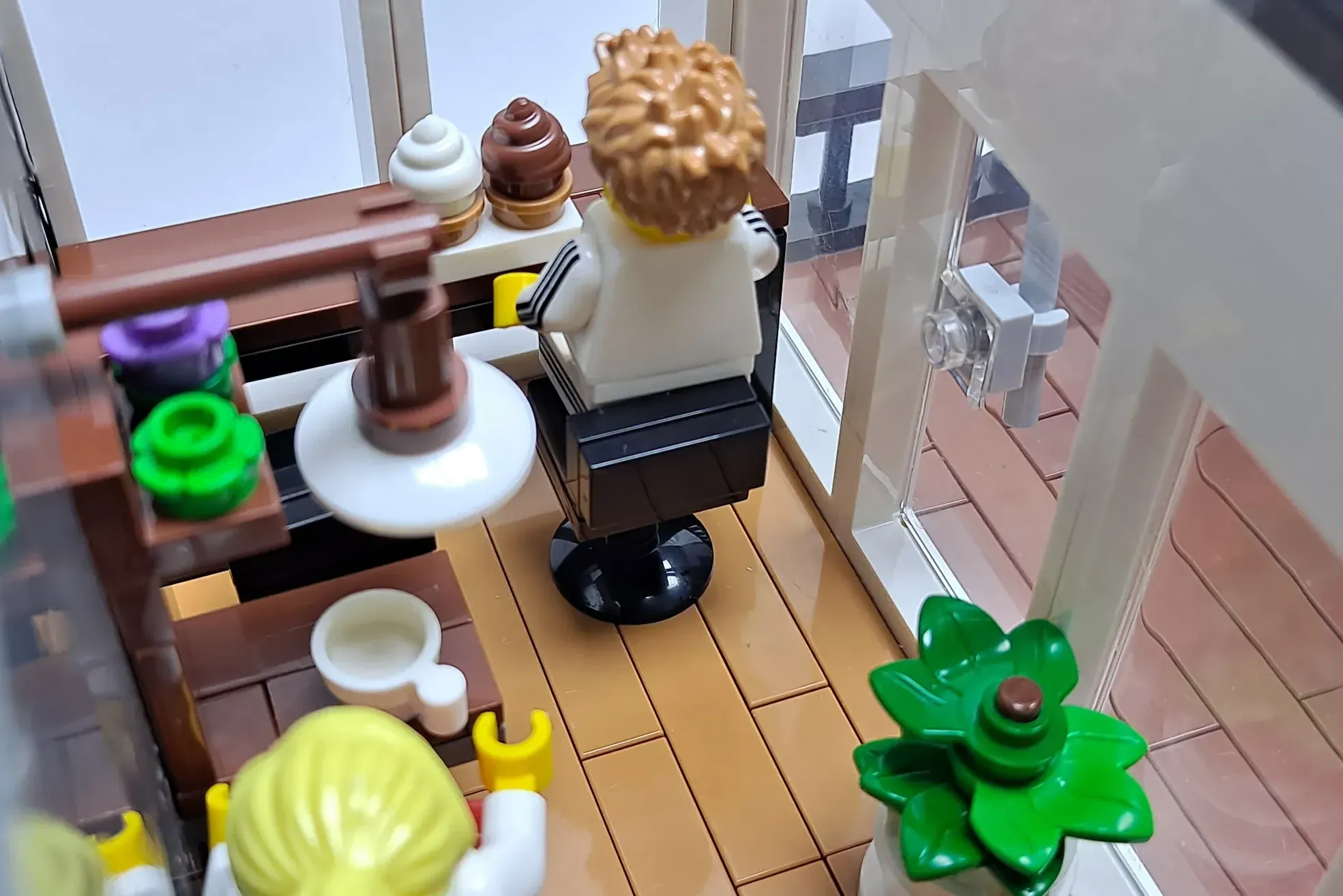 The Starbucks Modular | LEGO® Ideas