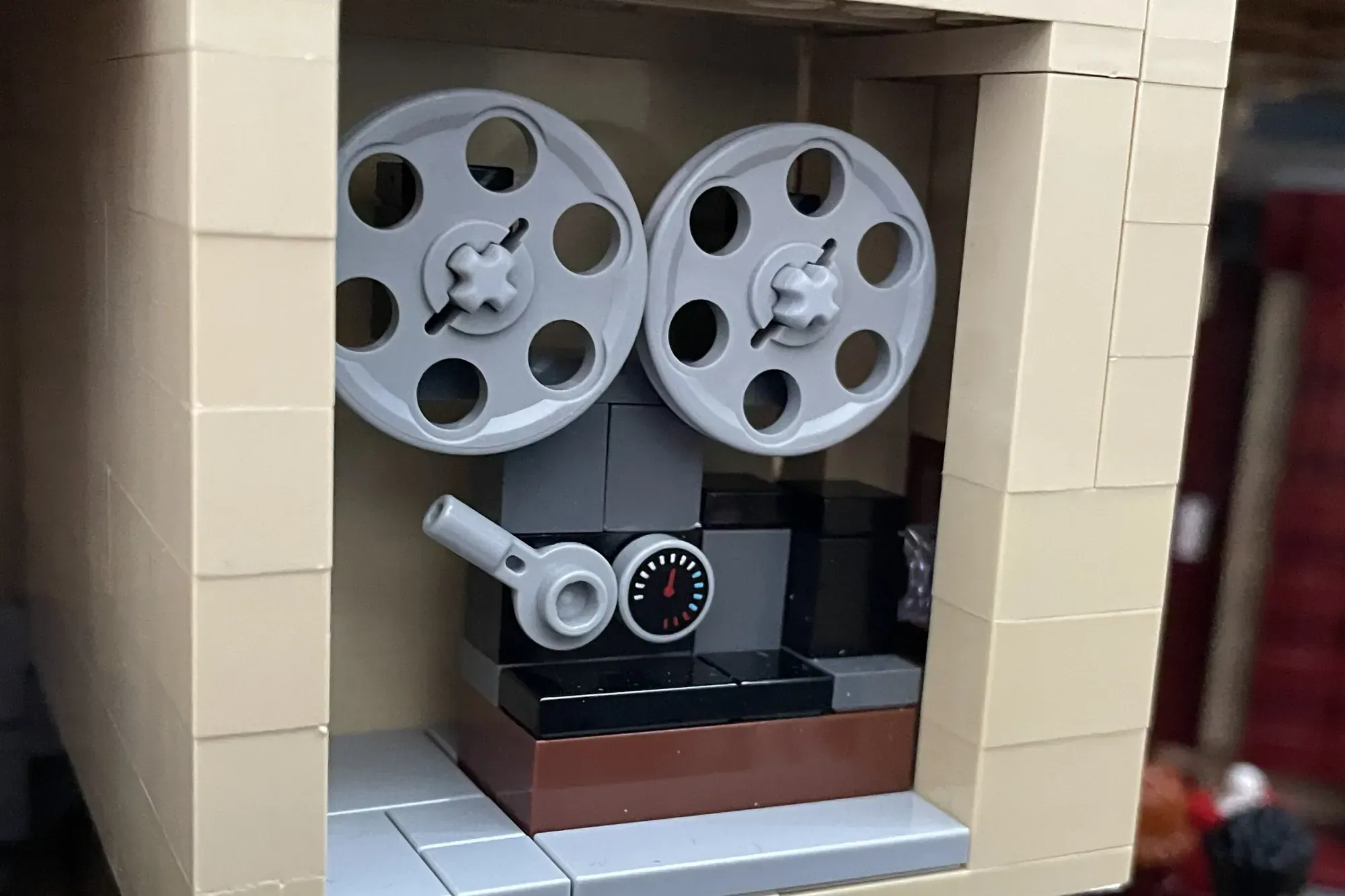 Now Showing…Bijou Retro Movie Theatre! Show Movies on Your Phone (See Video)! | LEGO® Ideas