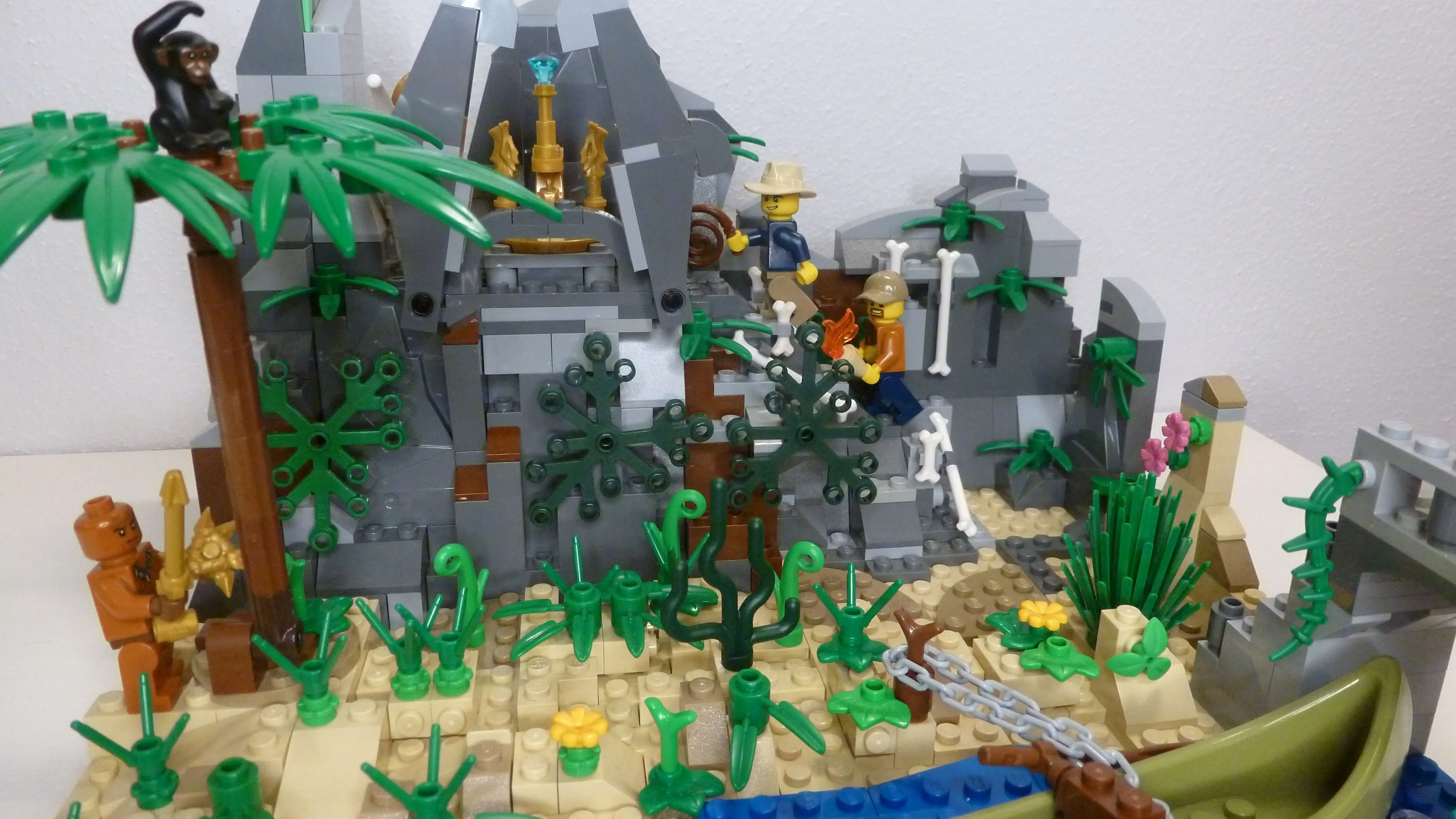 Minifigure : The Lost Diamond | LEGO® Ideas