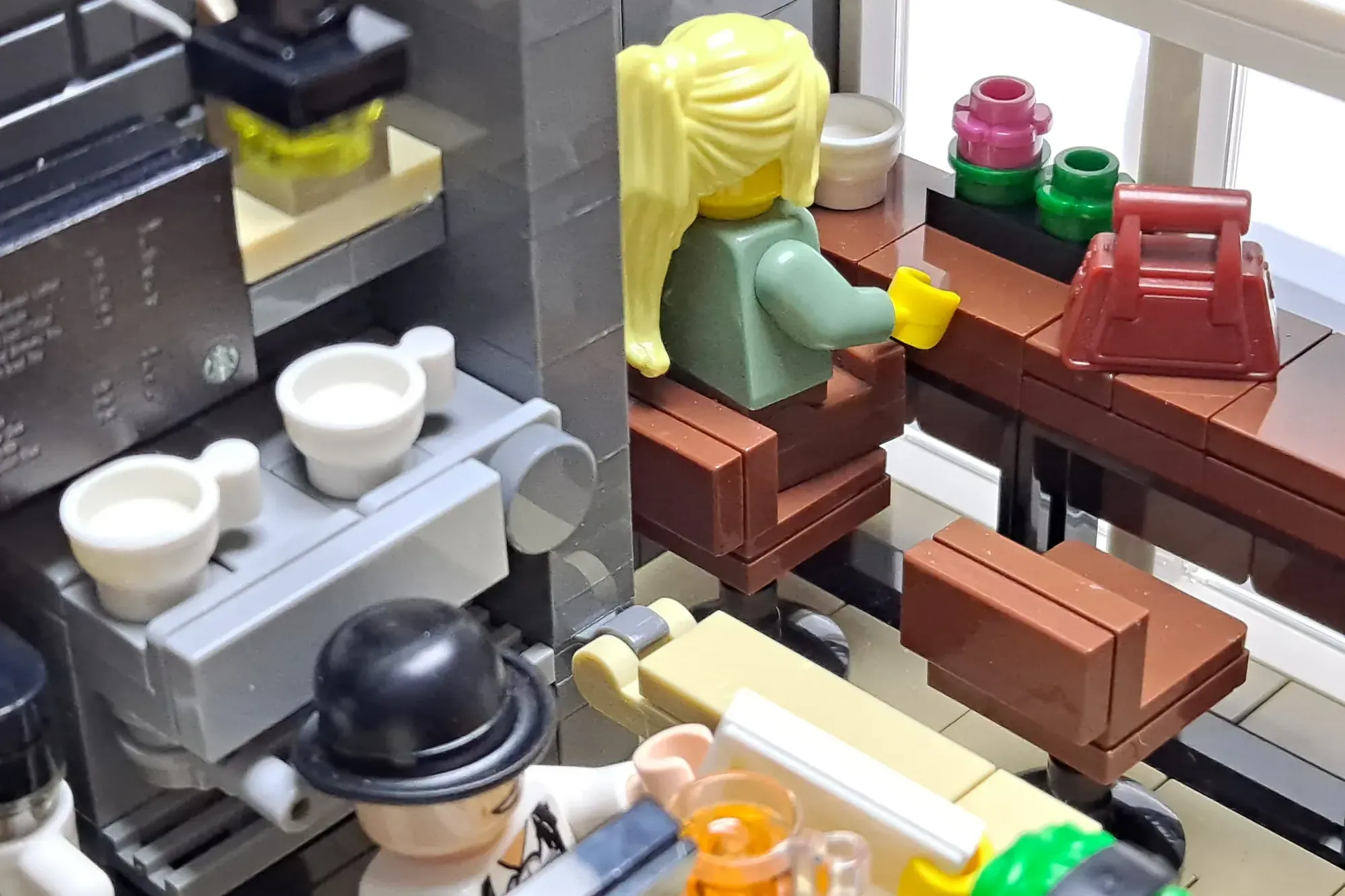 The Starbucks Modular | LEGO® Ideas