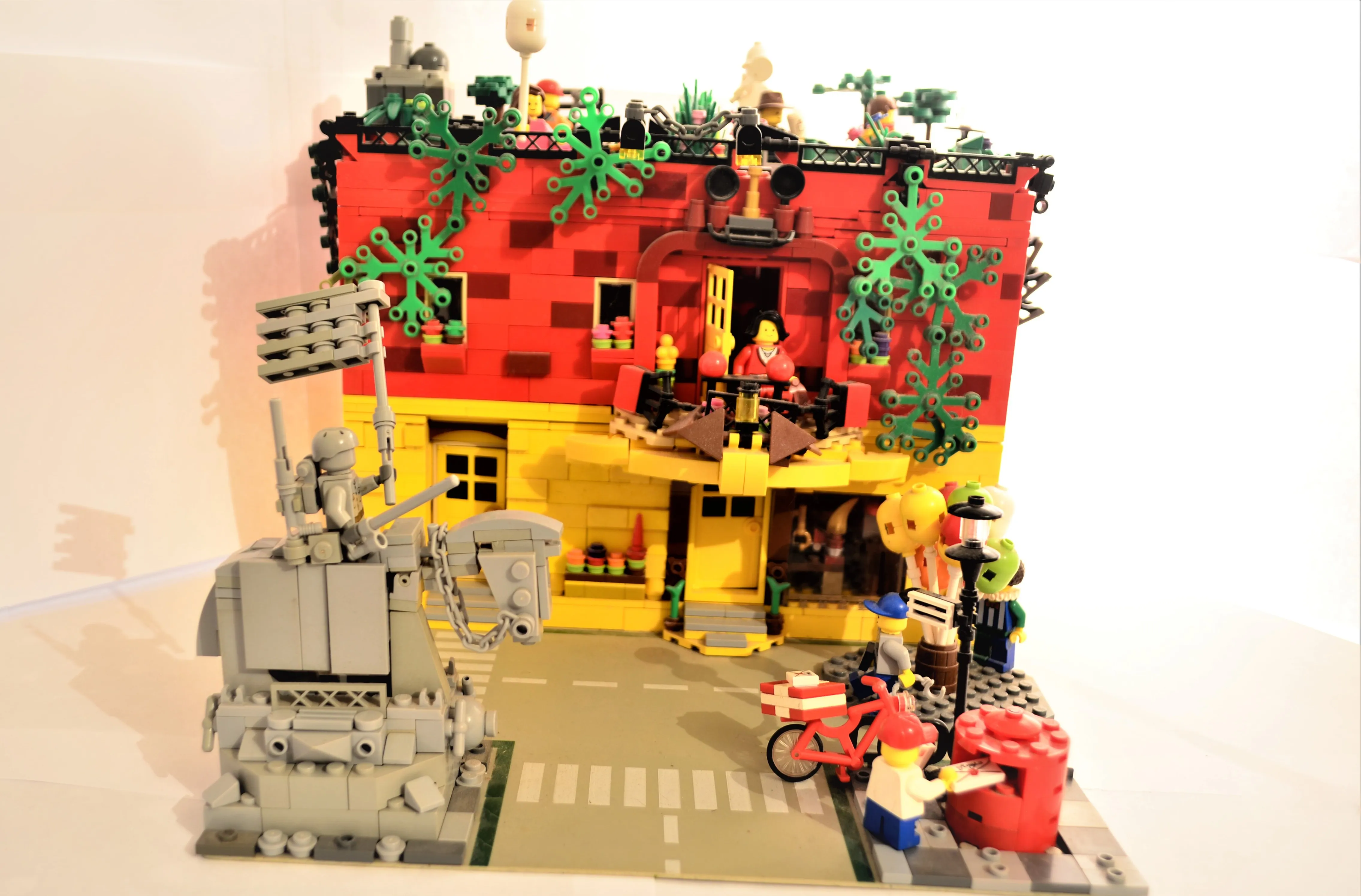 LEGO Classic Antique Shop / Carpenter's Workshop / Explorer's Apartment ...