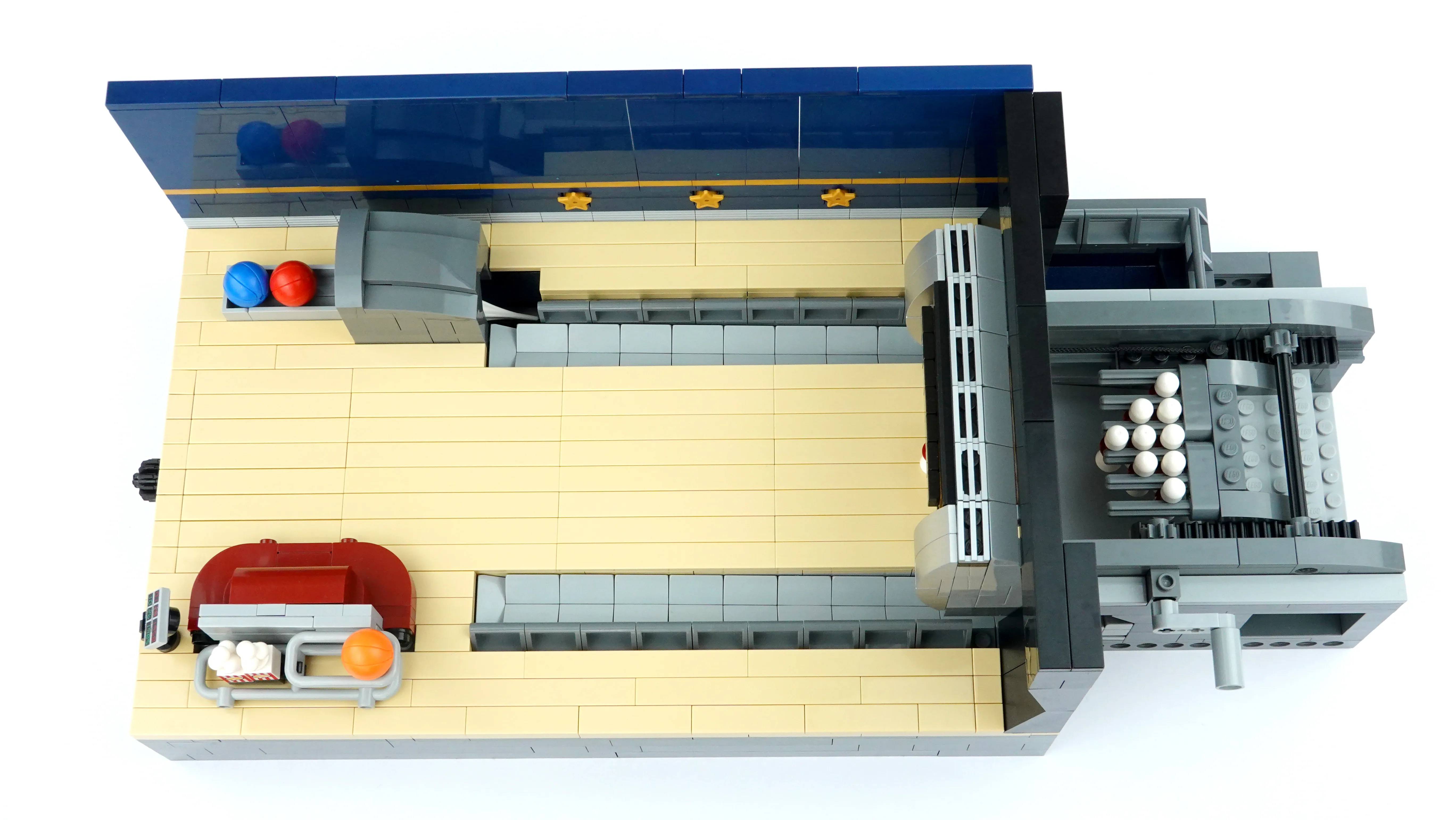 Working Bowling Alley - with Functional Pinsetter & Ball Return! | LEGO ...