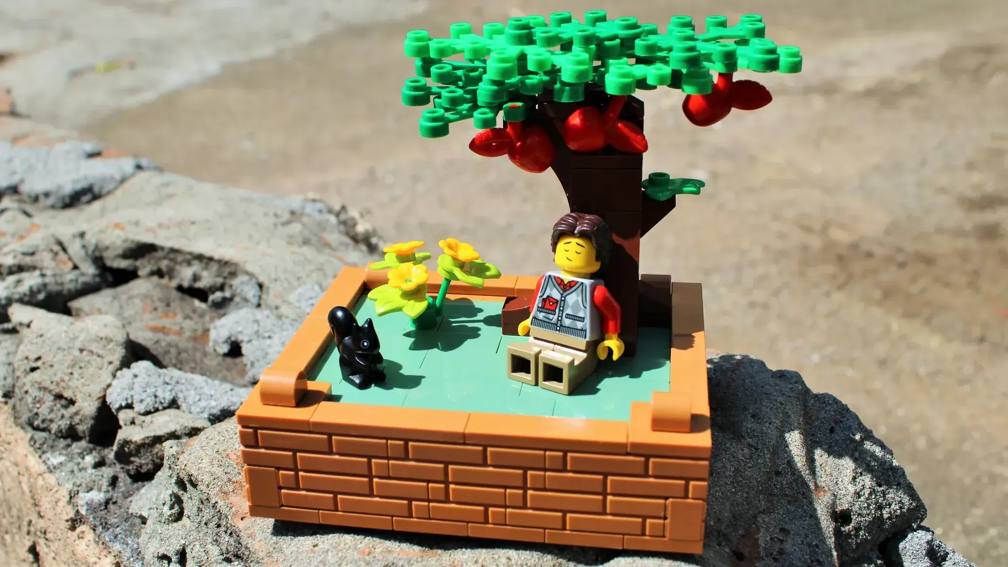 Sir Isaac Newton: Gravity | LEGO® Ideas