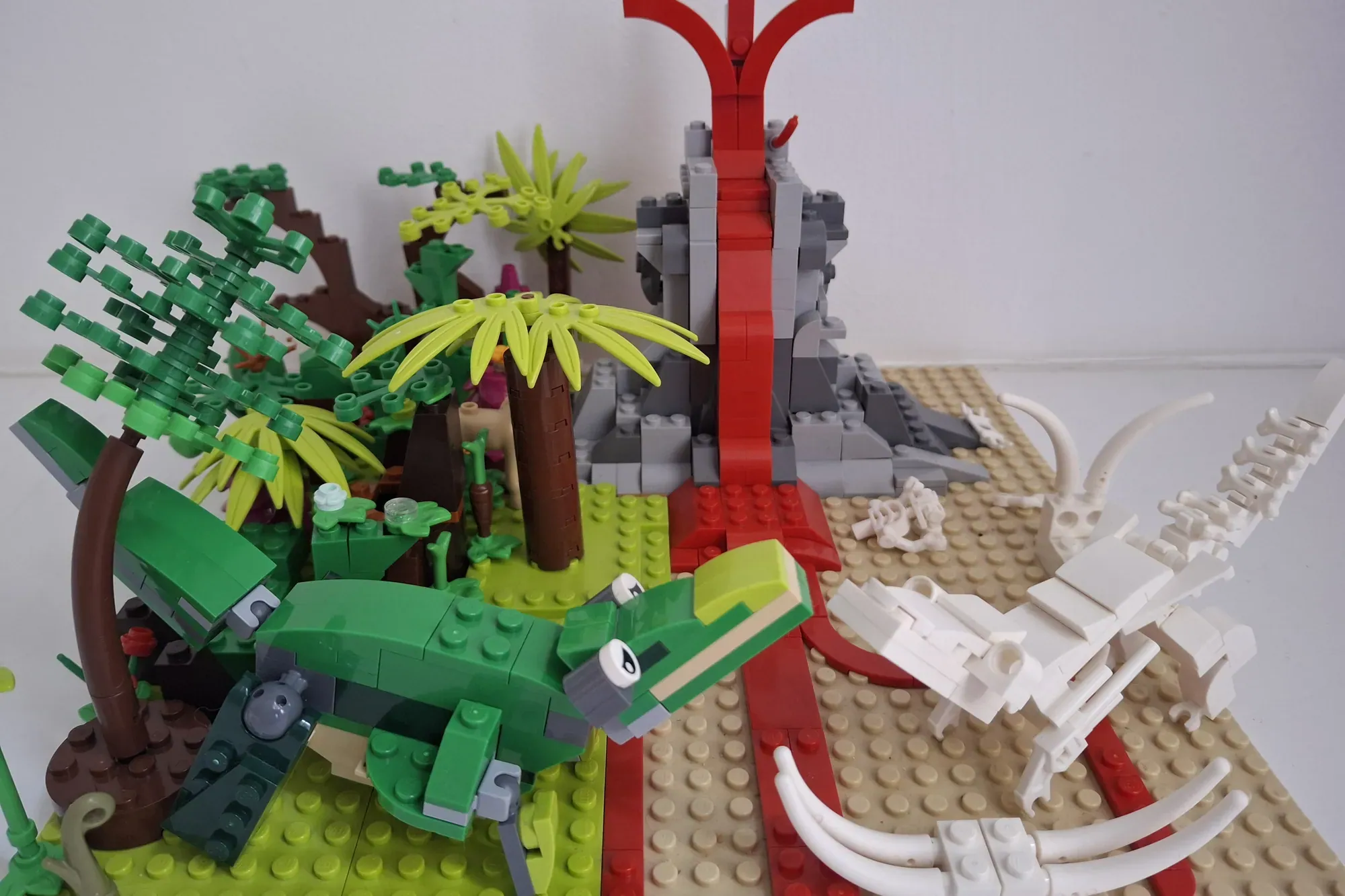 Life Versus Death Dinosaur Battle | LEGO® Ideas