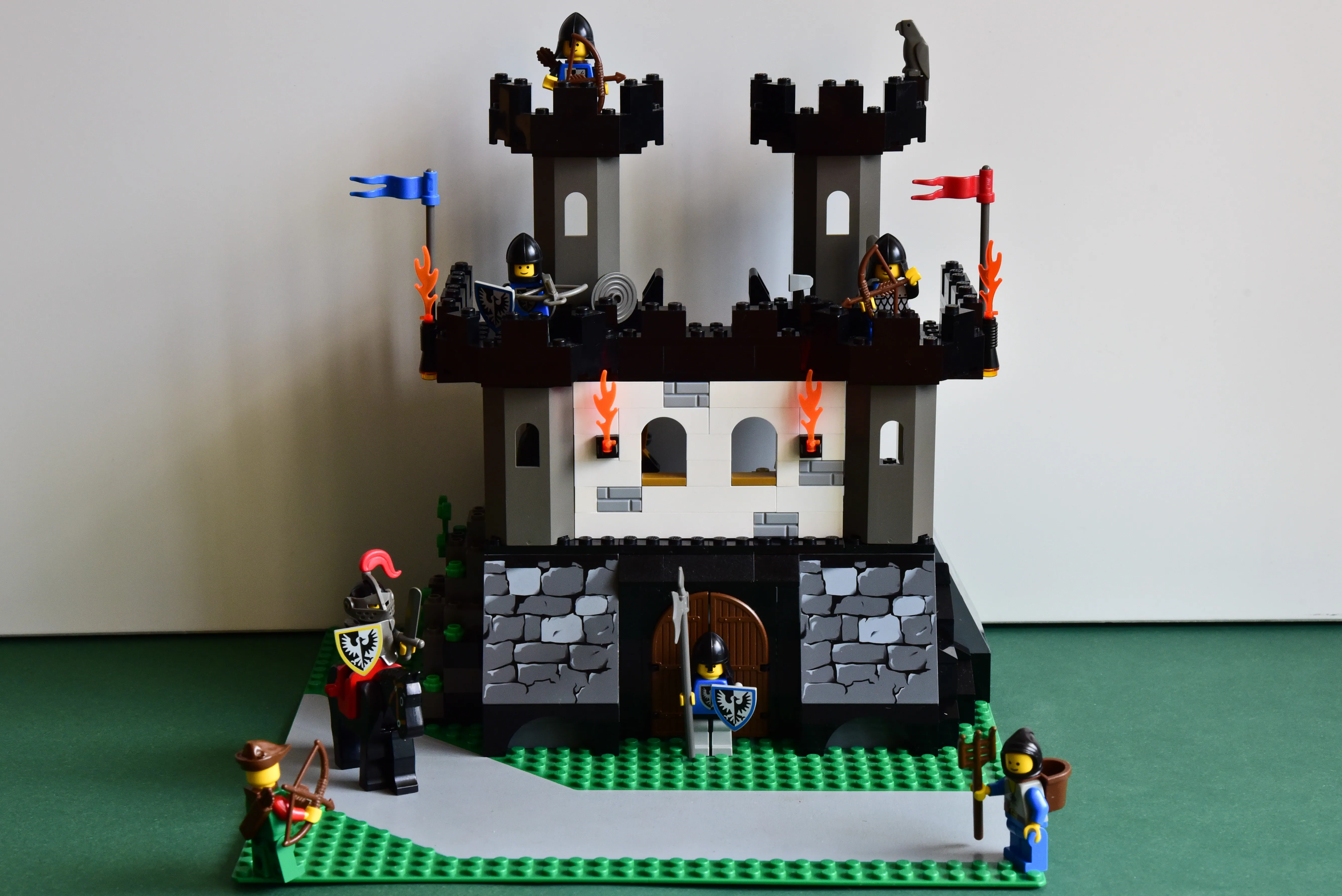 Crow's Knight Fortress | LEGO® Ideas