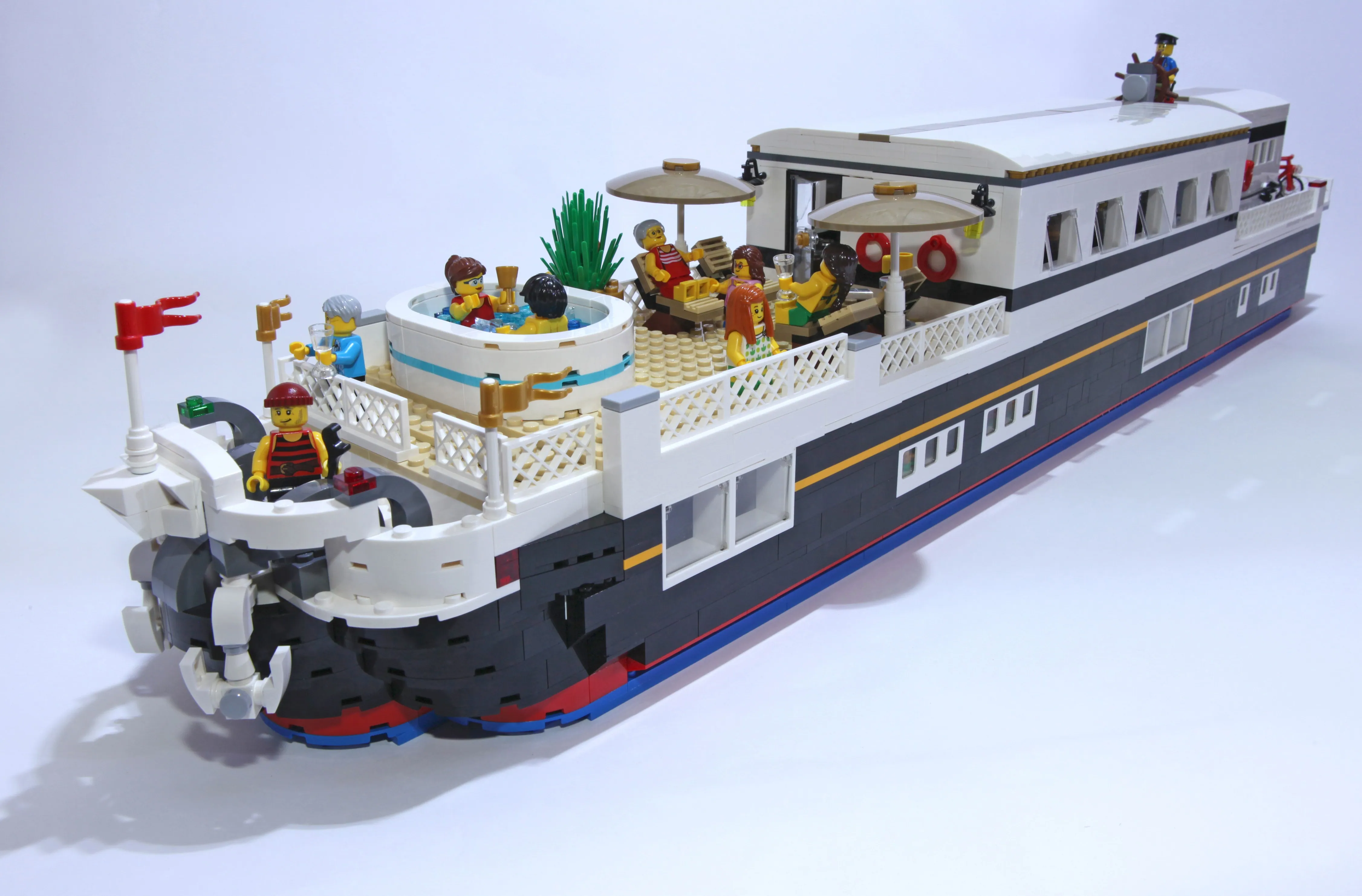 Luxury Hotel Barge | LEGO® Ideas