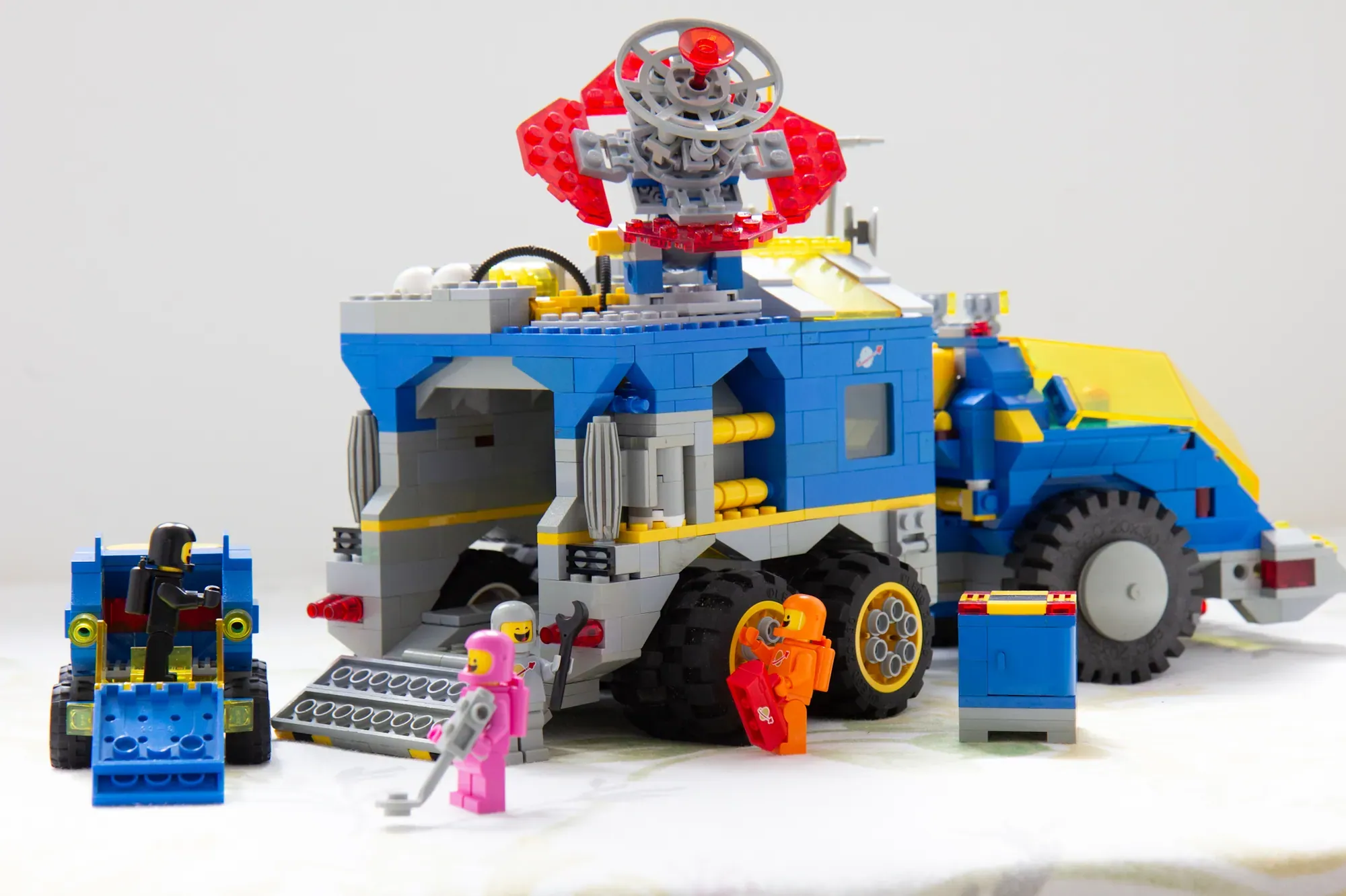 Classic Space Mobile Command Base | LEGO® Ideas