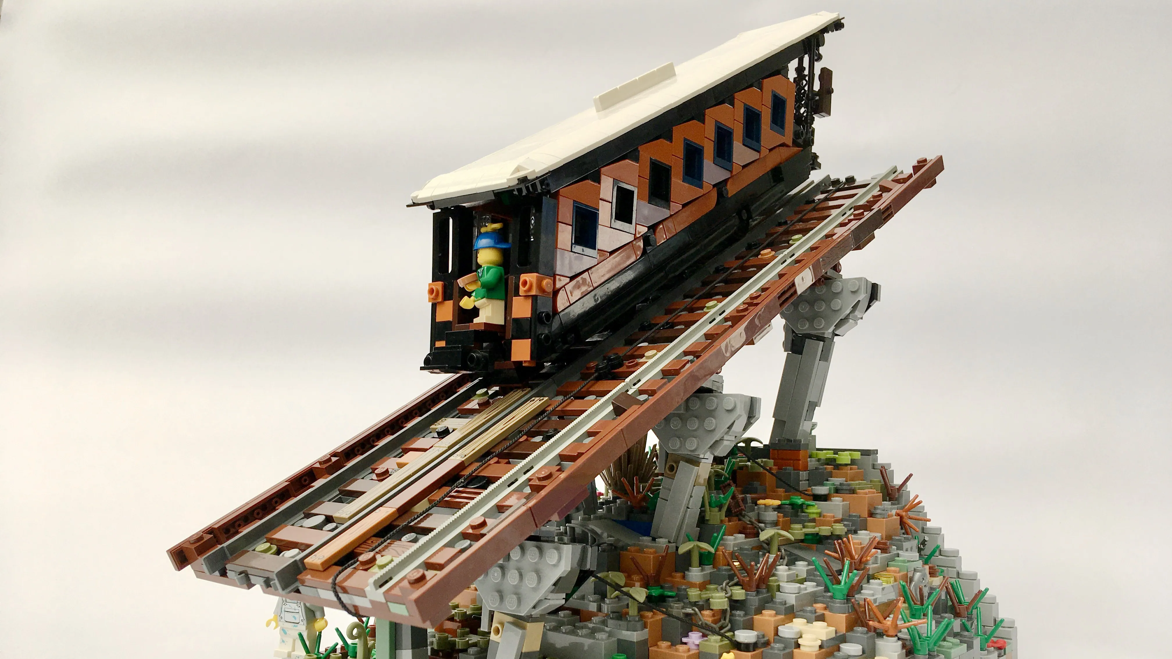 Minifigure: Great Cookie Funicular Escape | LEGO® Ideas