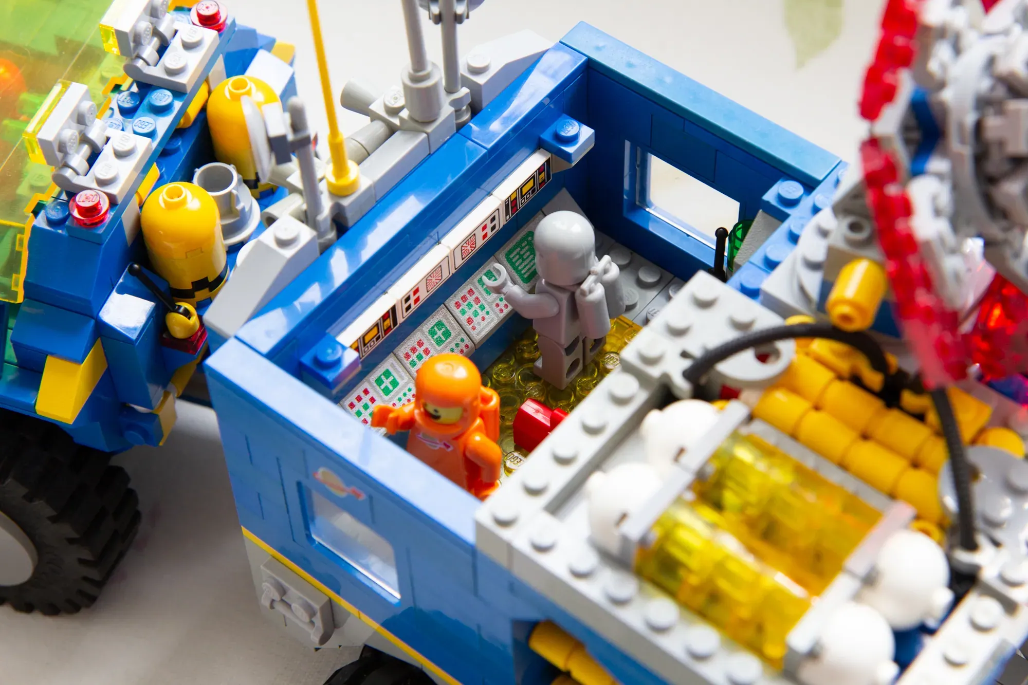 Classic Space Mobile Command Base | LEGO® Ideas