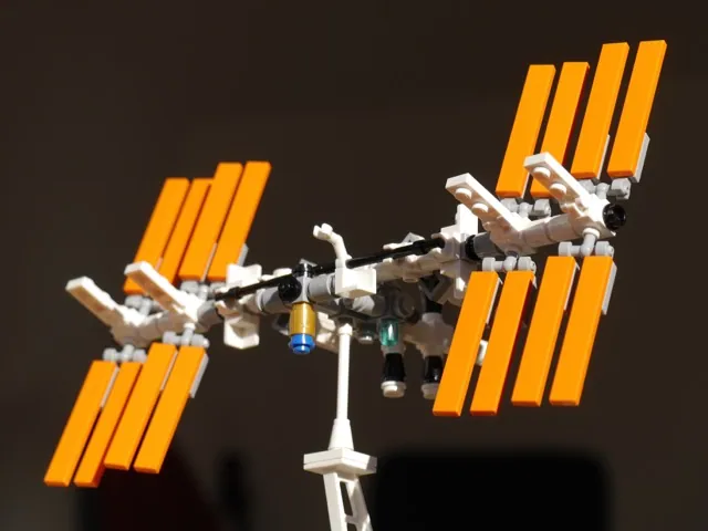 Mini-ISS (Desktop Edition) | LEGO® Ideas
