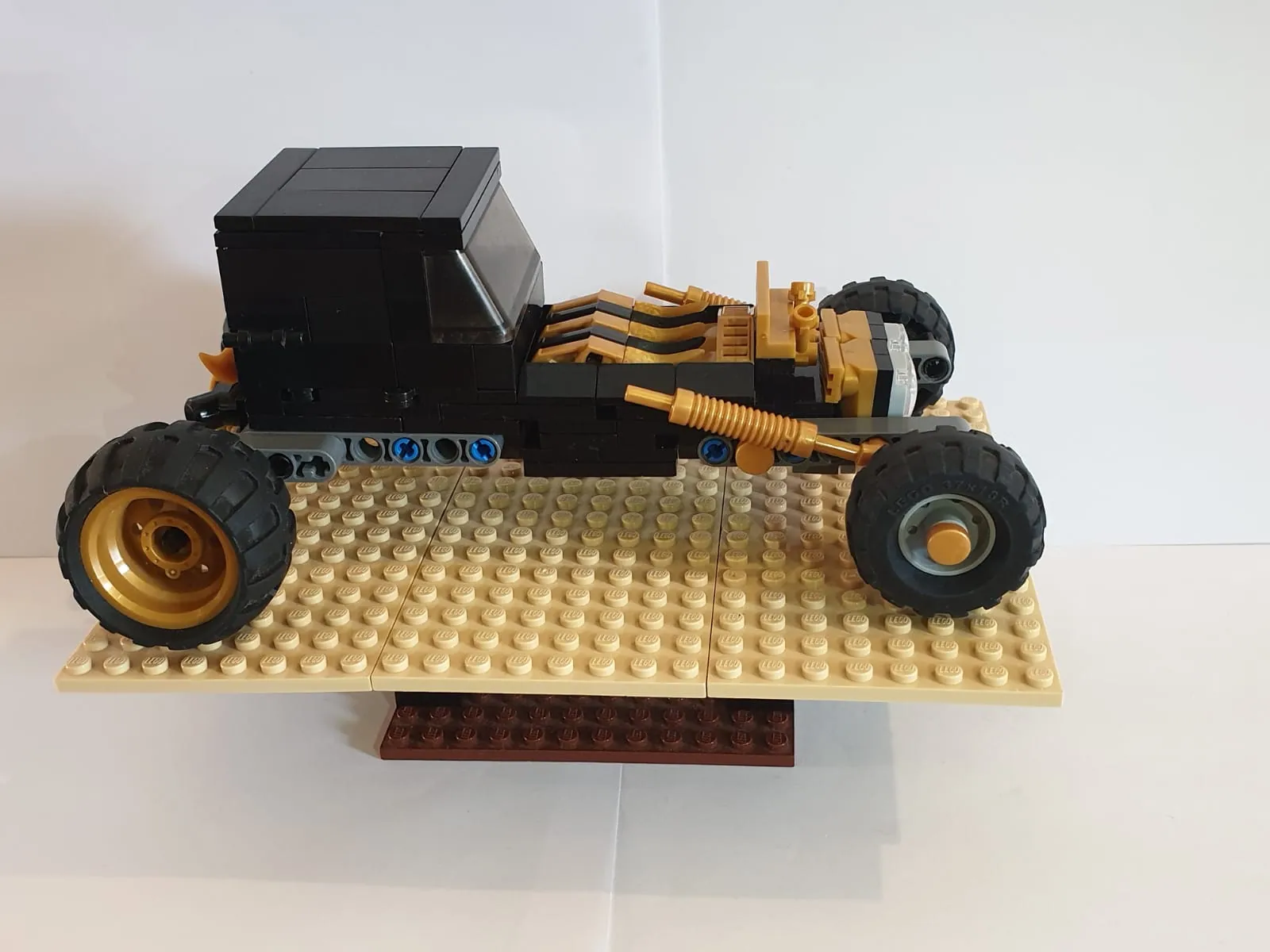 The Goldmobile | LEGO® Ideas