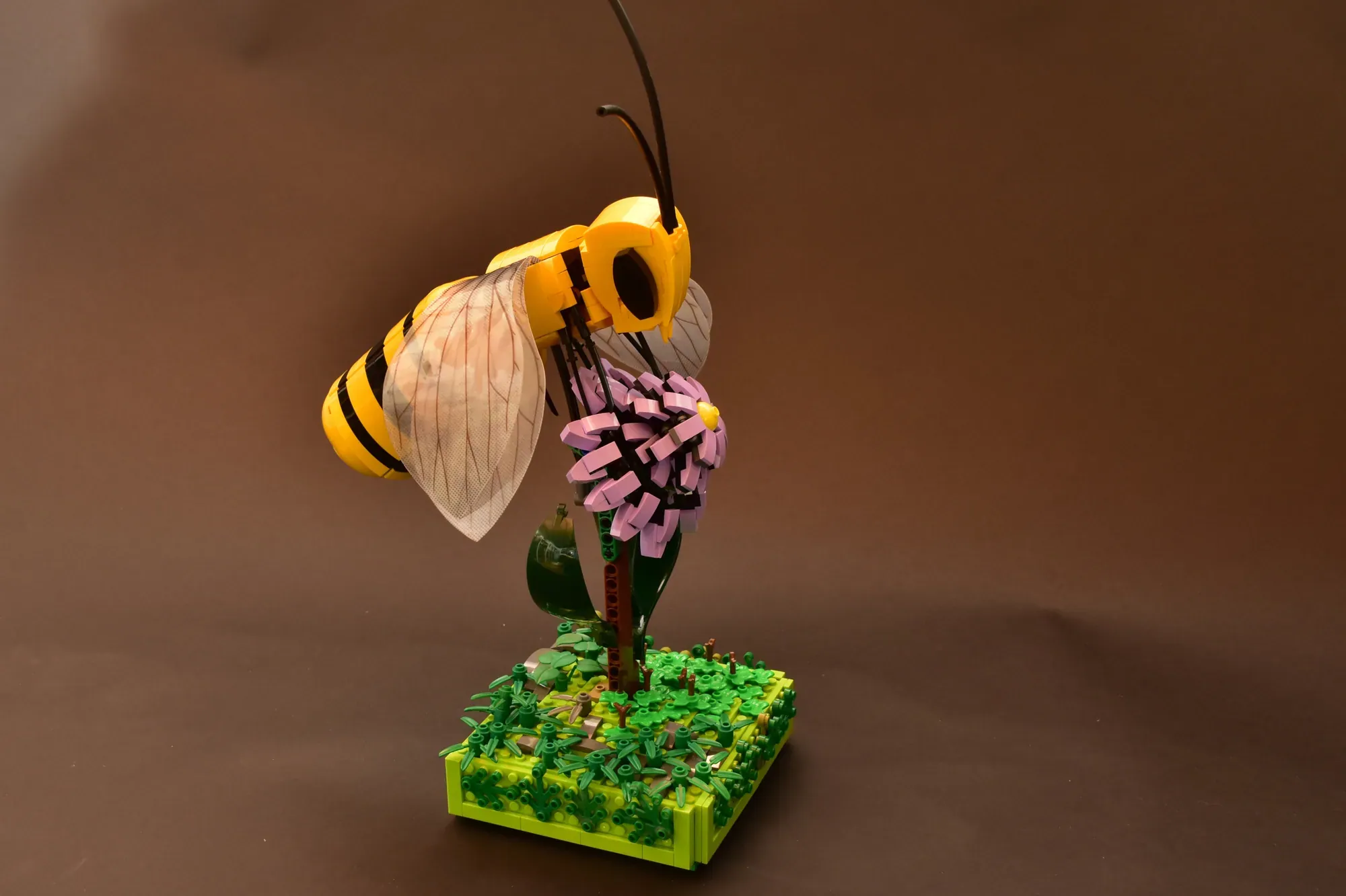 Amazing Bee | LEGO® Ideas