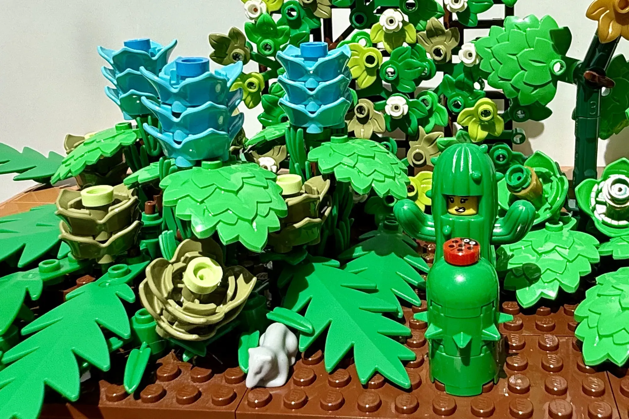"Life Beneath the Leaves" – A LEGO Flowerpot Ecosystem | LEGO® Ideas