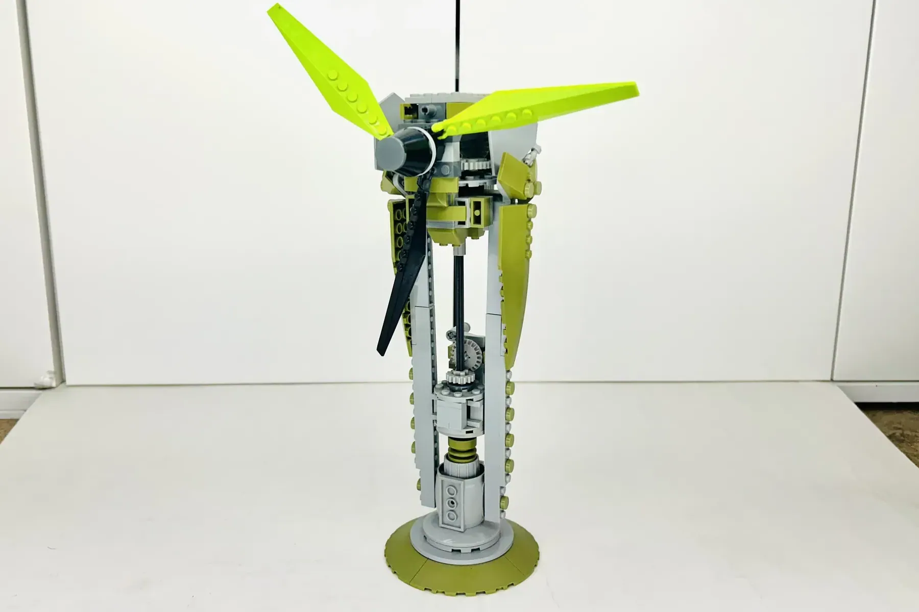 Green-Friendly Hand Crank Wind Turbine | LEGO® Ideas