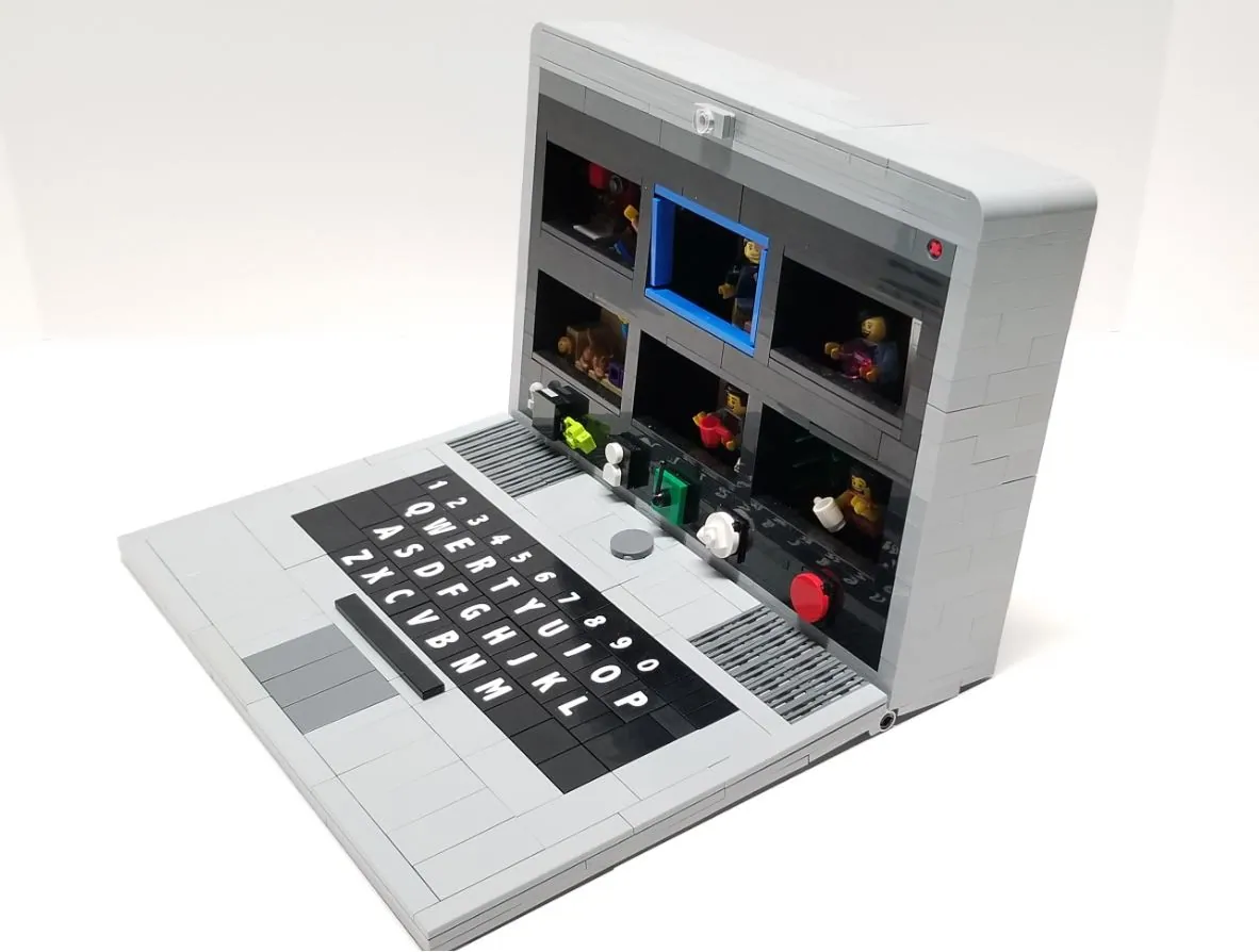 Folding Laptop With Adjustable Scenes in the Screen | LEGO® Ideas
