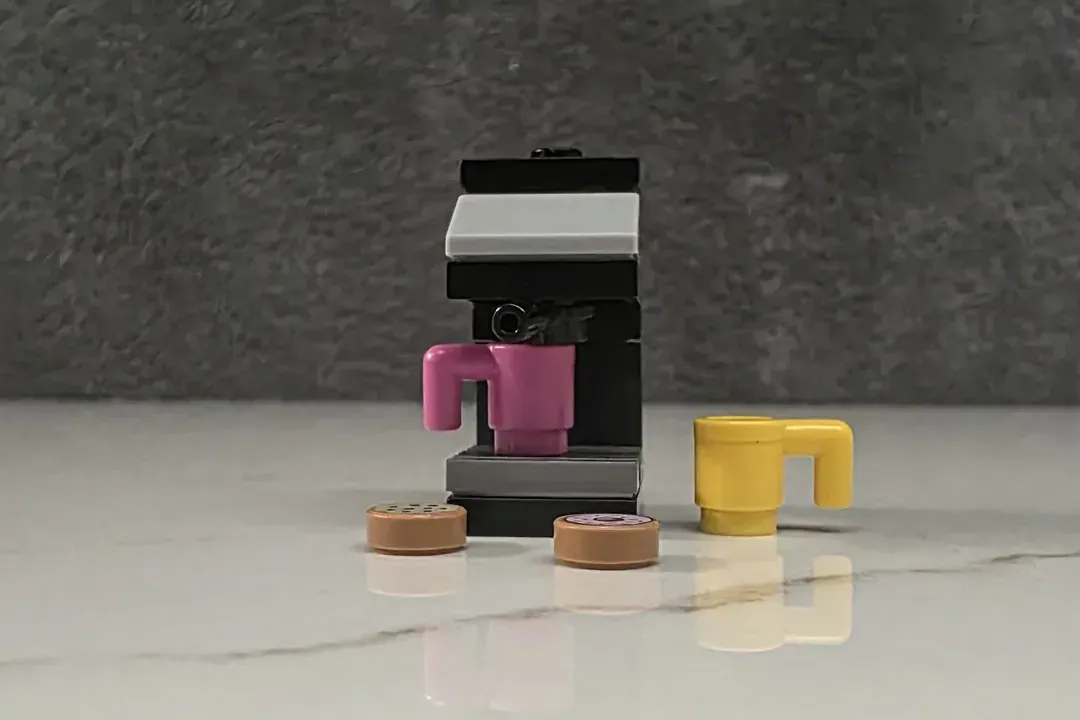 Bob Minilander's Office Cubicle | LEGO® Ideas