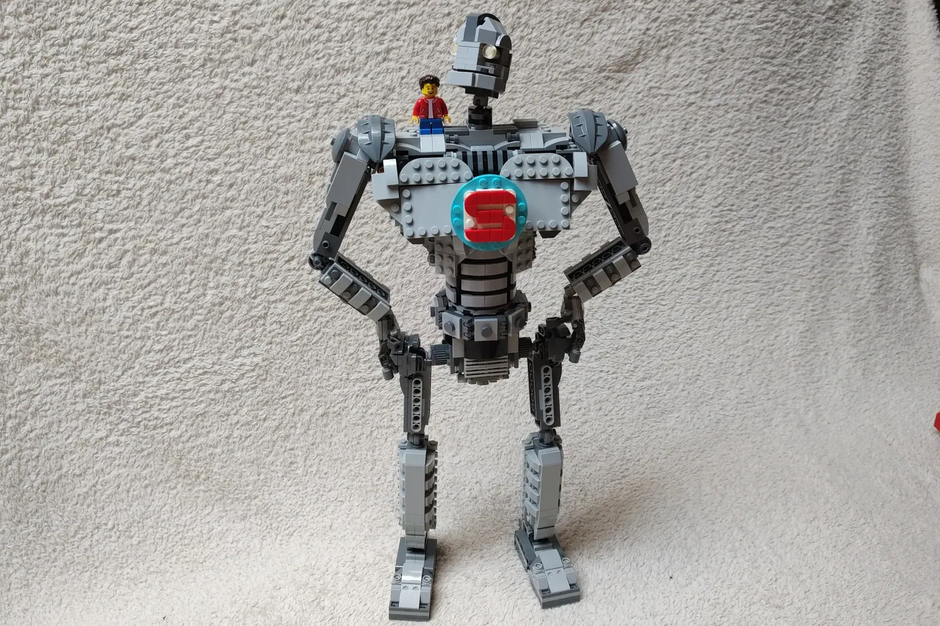 Iron Giant, but for Friends... Superman | LEGO® Ideas