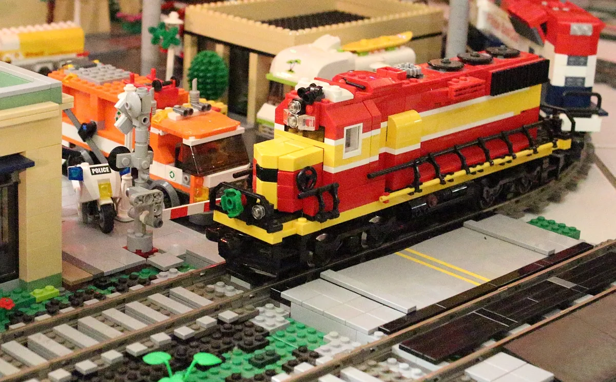 Florida East Coast Railway Heritage Unit | LEGO® Ideas