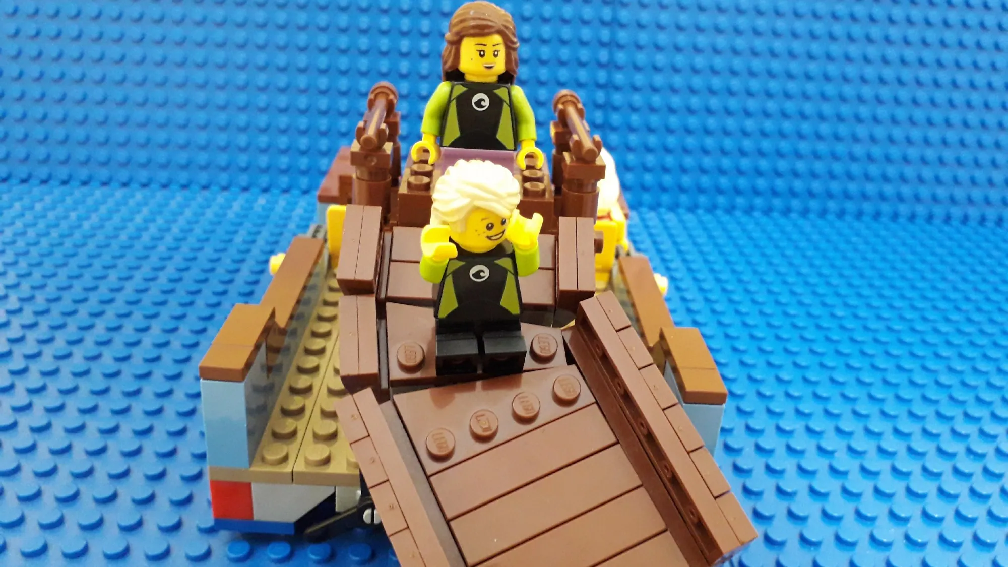 A Paddle Boat Trip With the Family | LEGO® Ideas