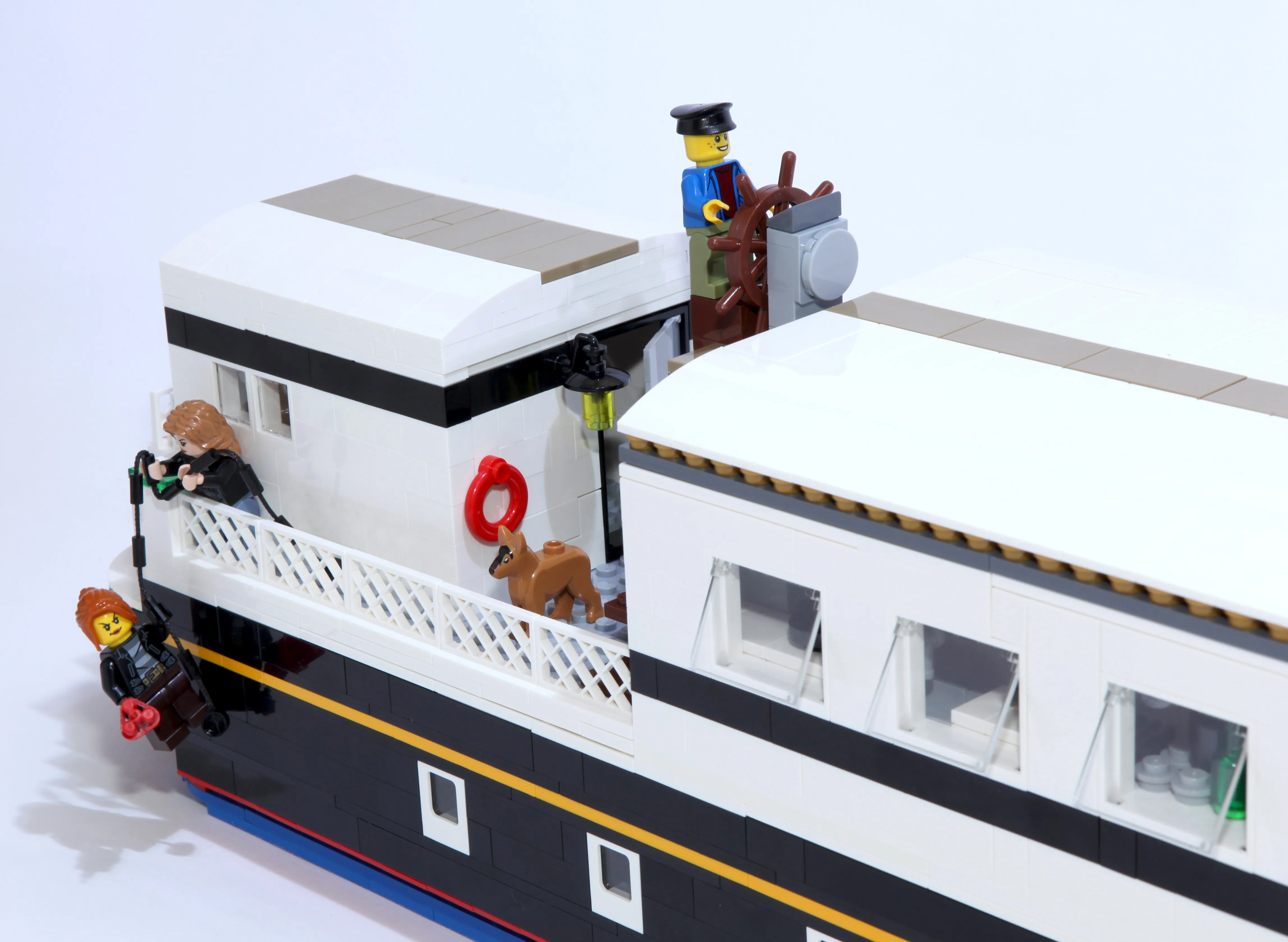 Luxury Hotel Barge | LEGO® Ideas