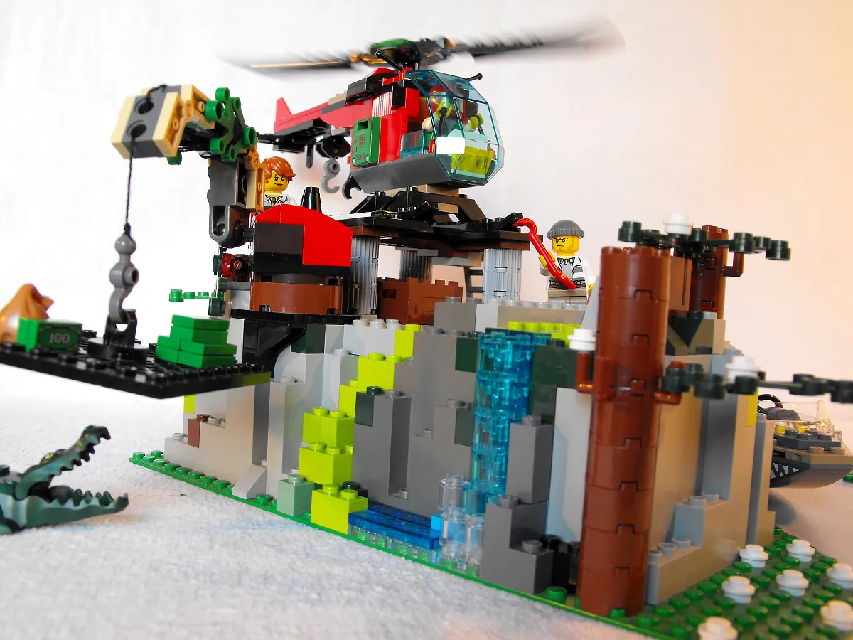 Crooks' Den | LEGO® Ideas