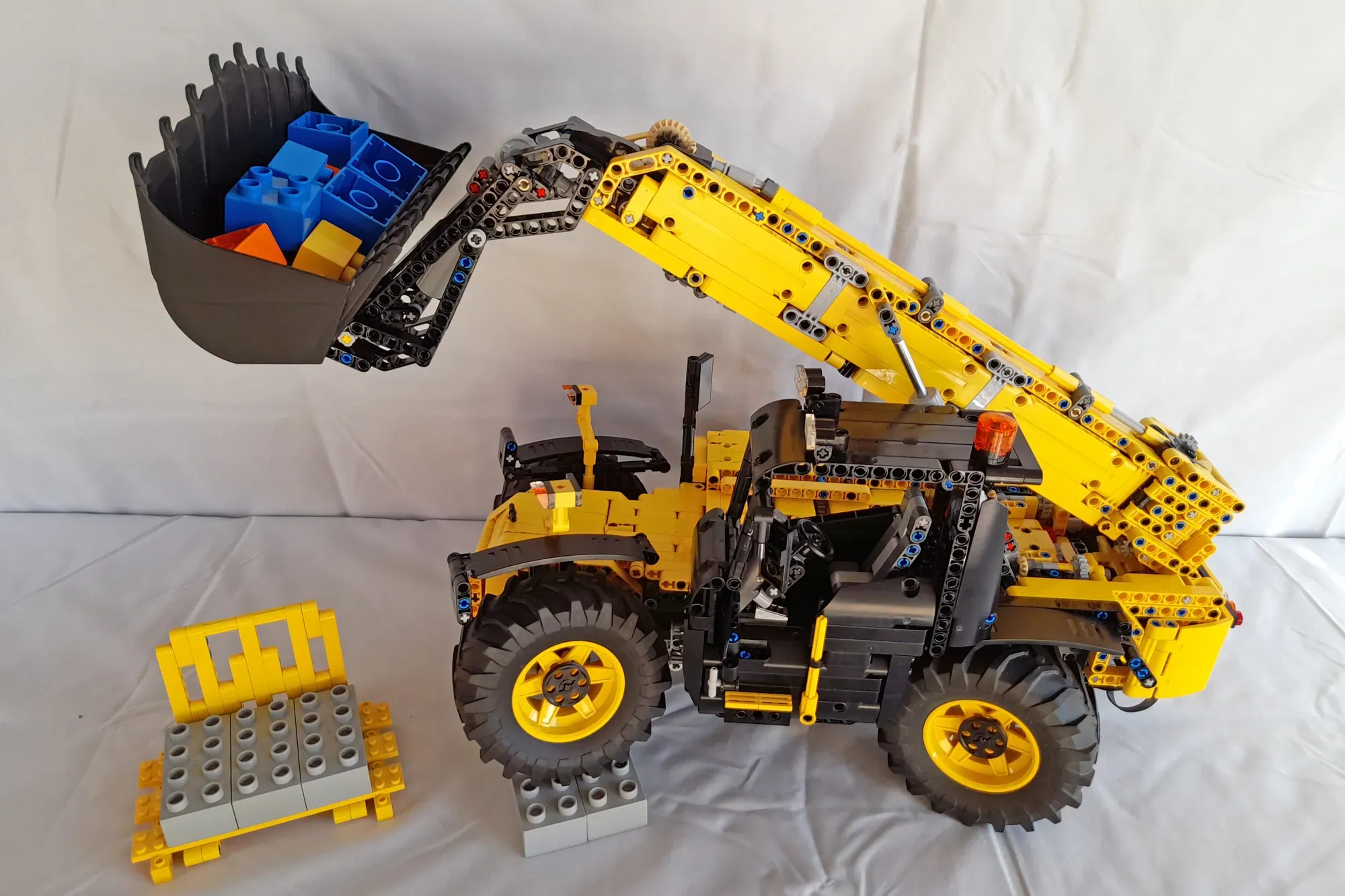 PoweredUp App-Controlled Technic 1/12 Scale JCB Telehandler | LEGO® Ideas