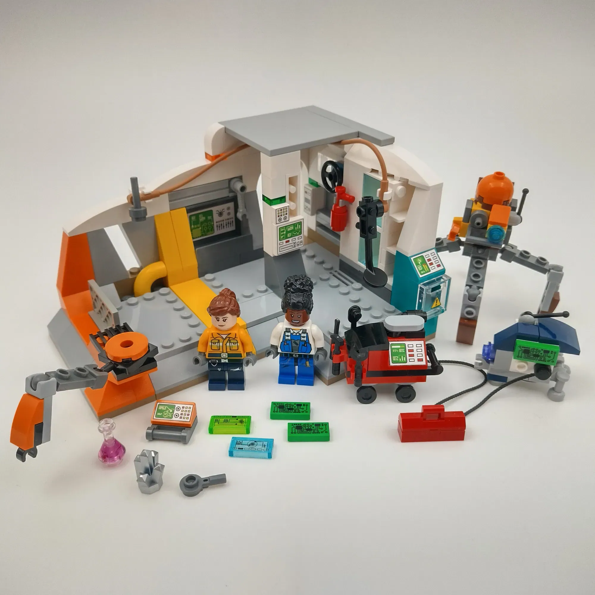 BASE: Droid & Vehicle Repair Shop | LEGO® Ideas