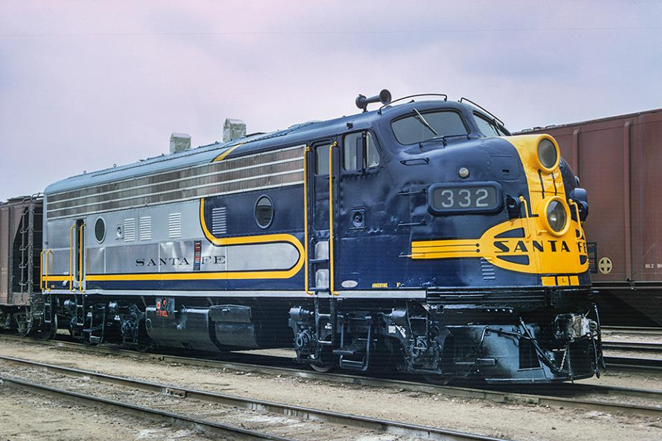 LEGO IDEAS - ATSF Bluebonnet – EMD F7A