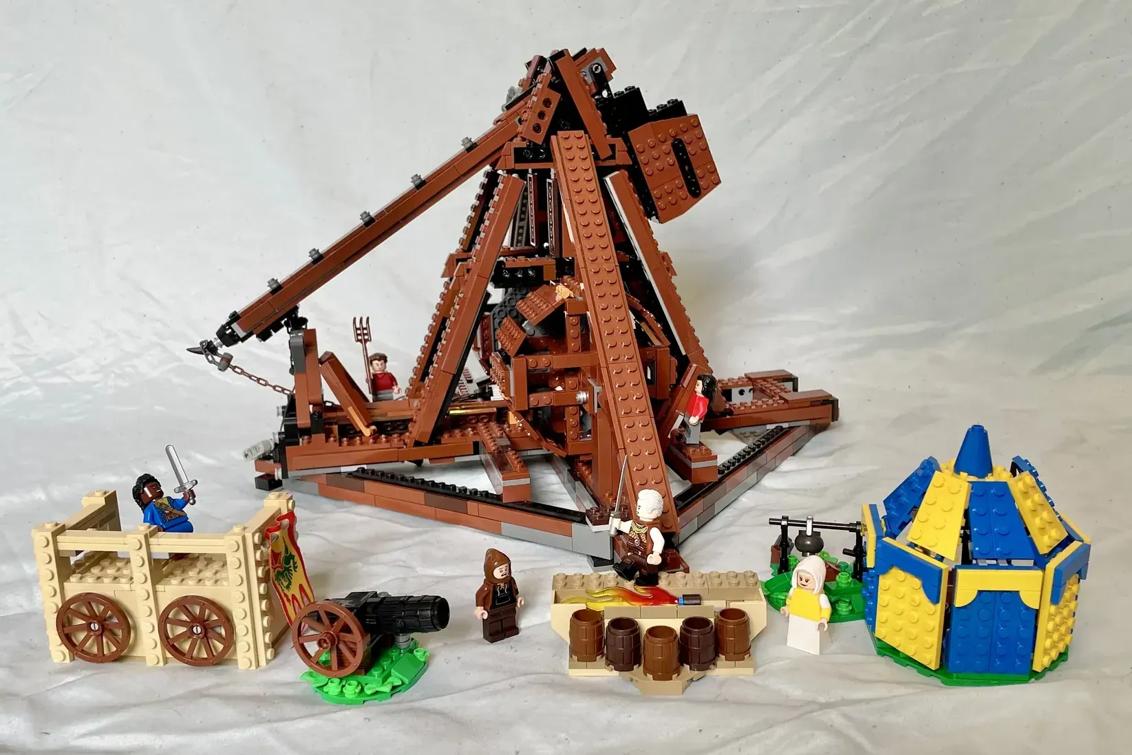 The Warwick Castle Trebuchet | LEGO® Ideas