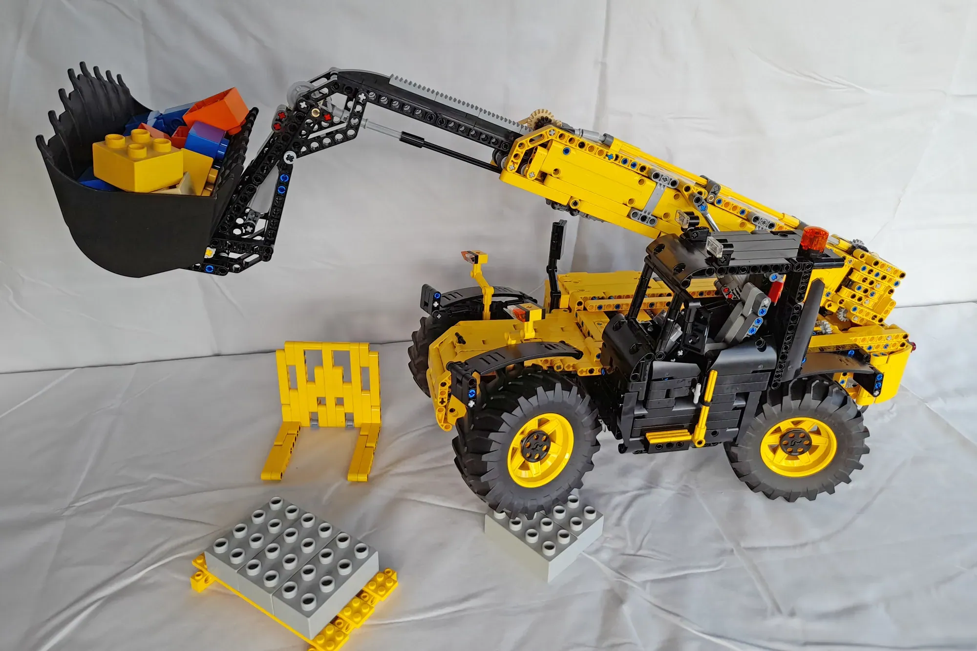 PoweredUp App-Controlled Technic 1/12 Scale JCB Telehandler | LEGO® Ideas