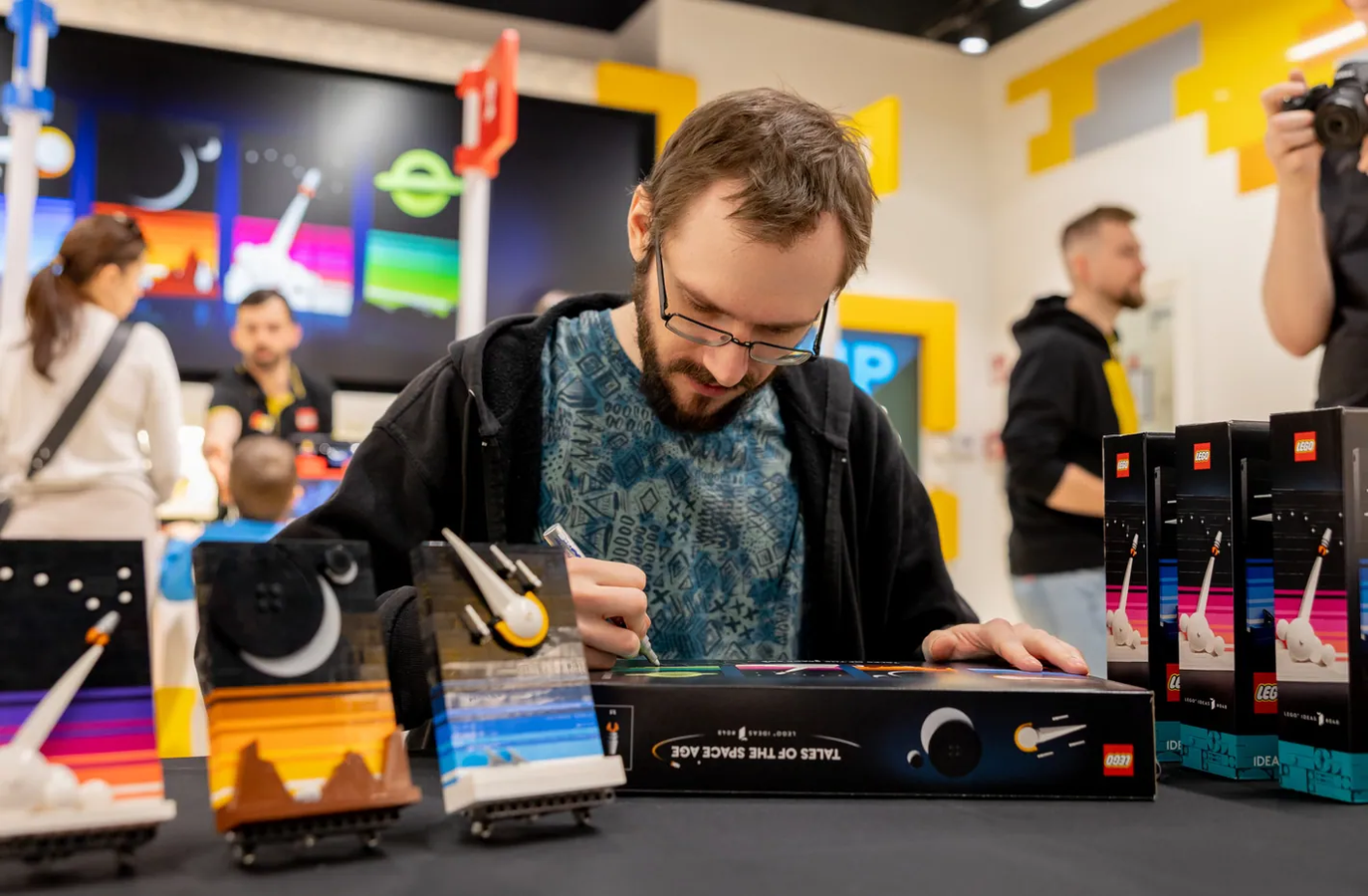 The LEGO® Ideas Tales of the Space Age Fan Signing Event in Warsaw ...