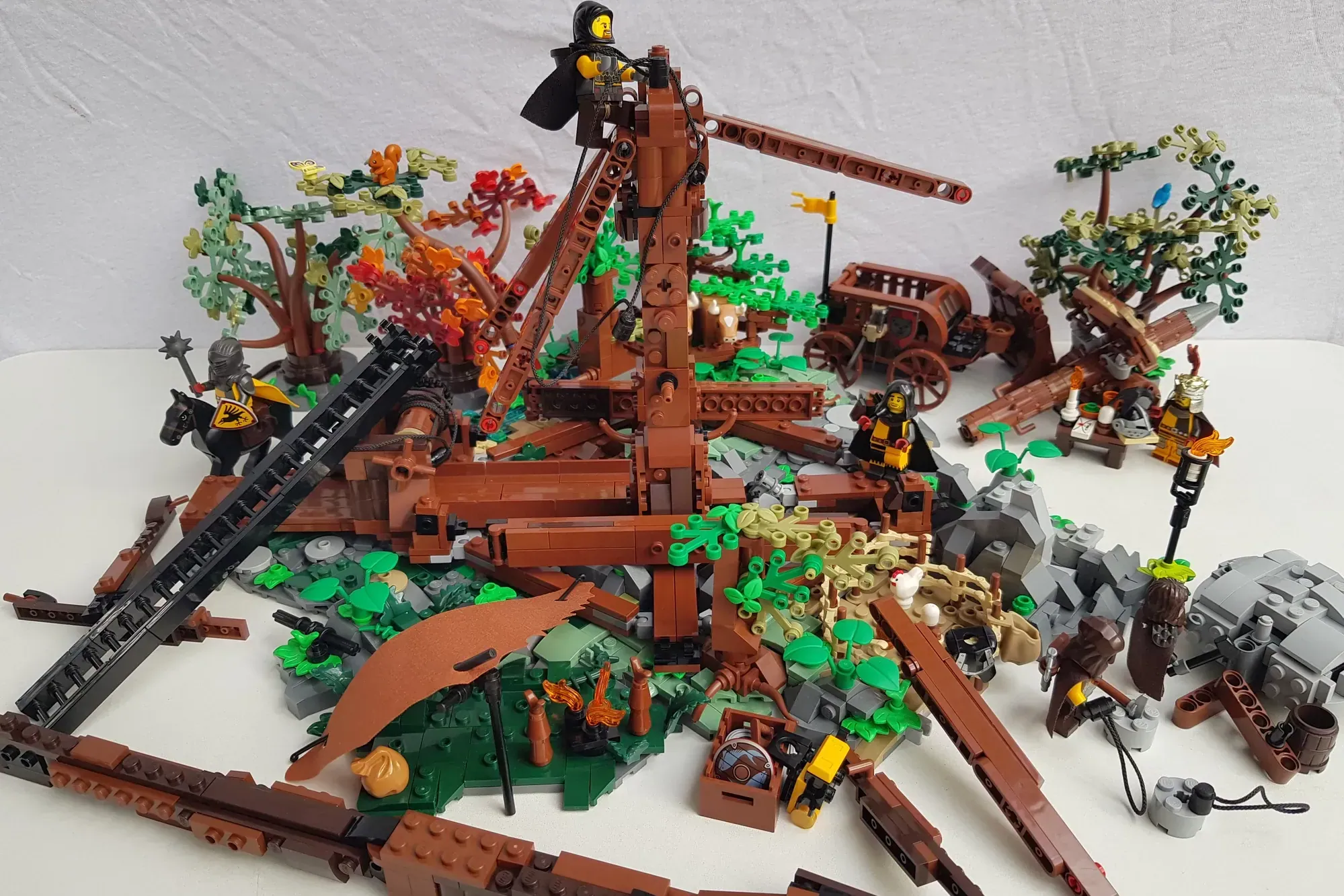 2-in-1 Medieval Siege With a Working Trebuchet | LEGO® Ideas