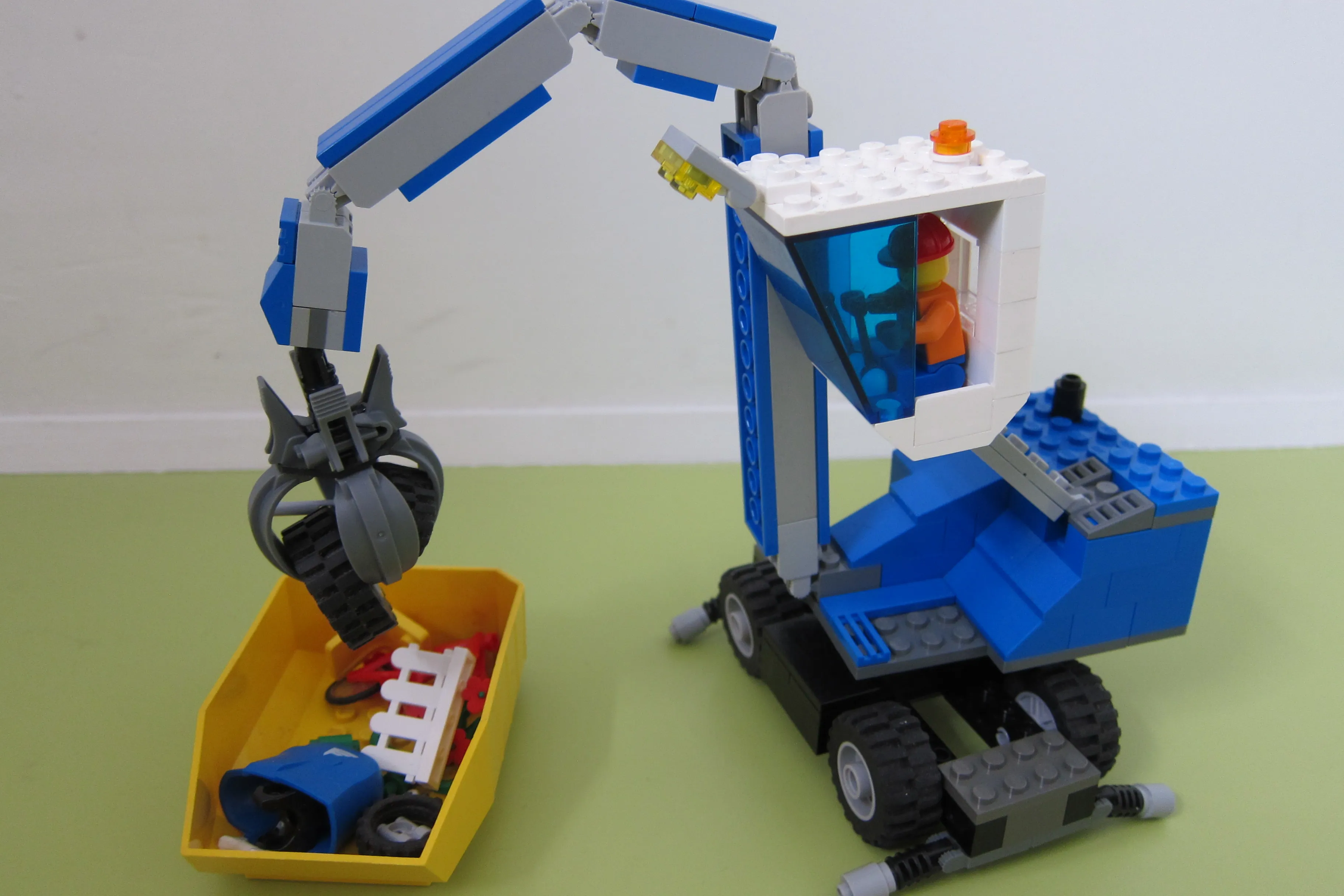Waste Hander | LEGO® Ideas