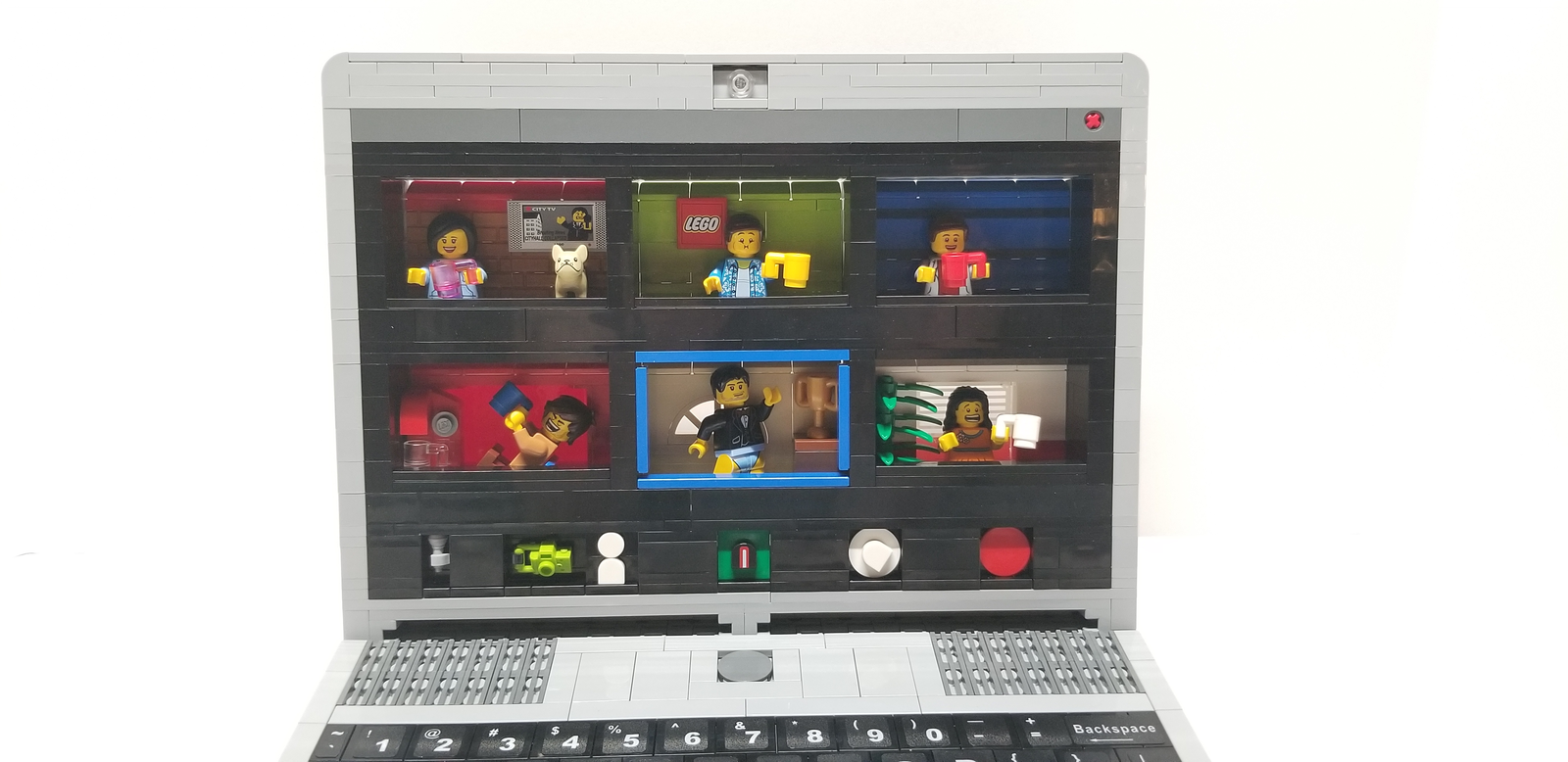 LEGO IDEAS - Folding Laptop With Adjustable Scenes in the Screen
