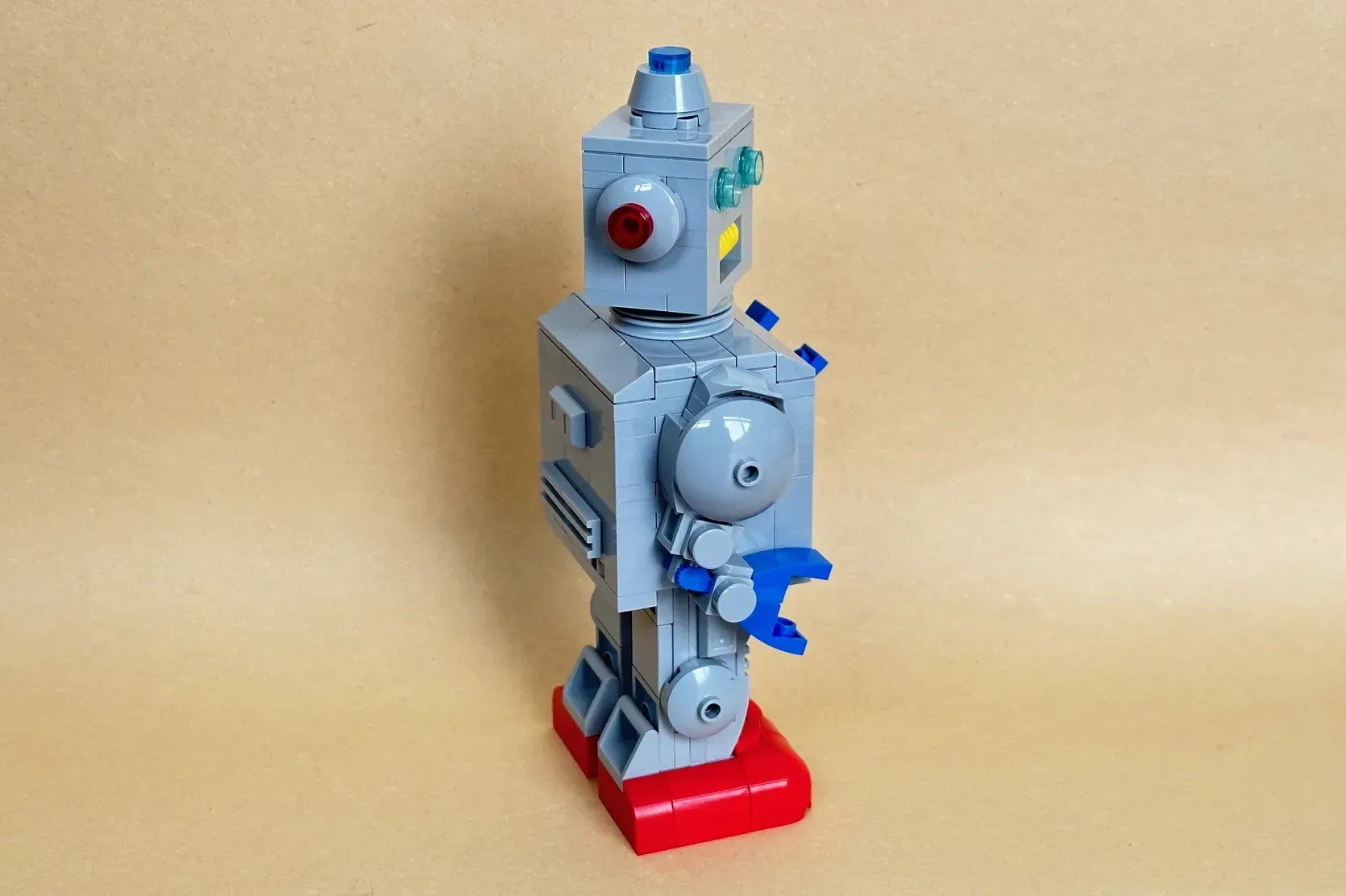 Retro Robot That Moves | LEGO® Ideas