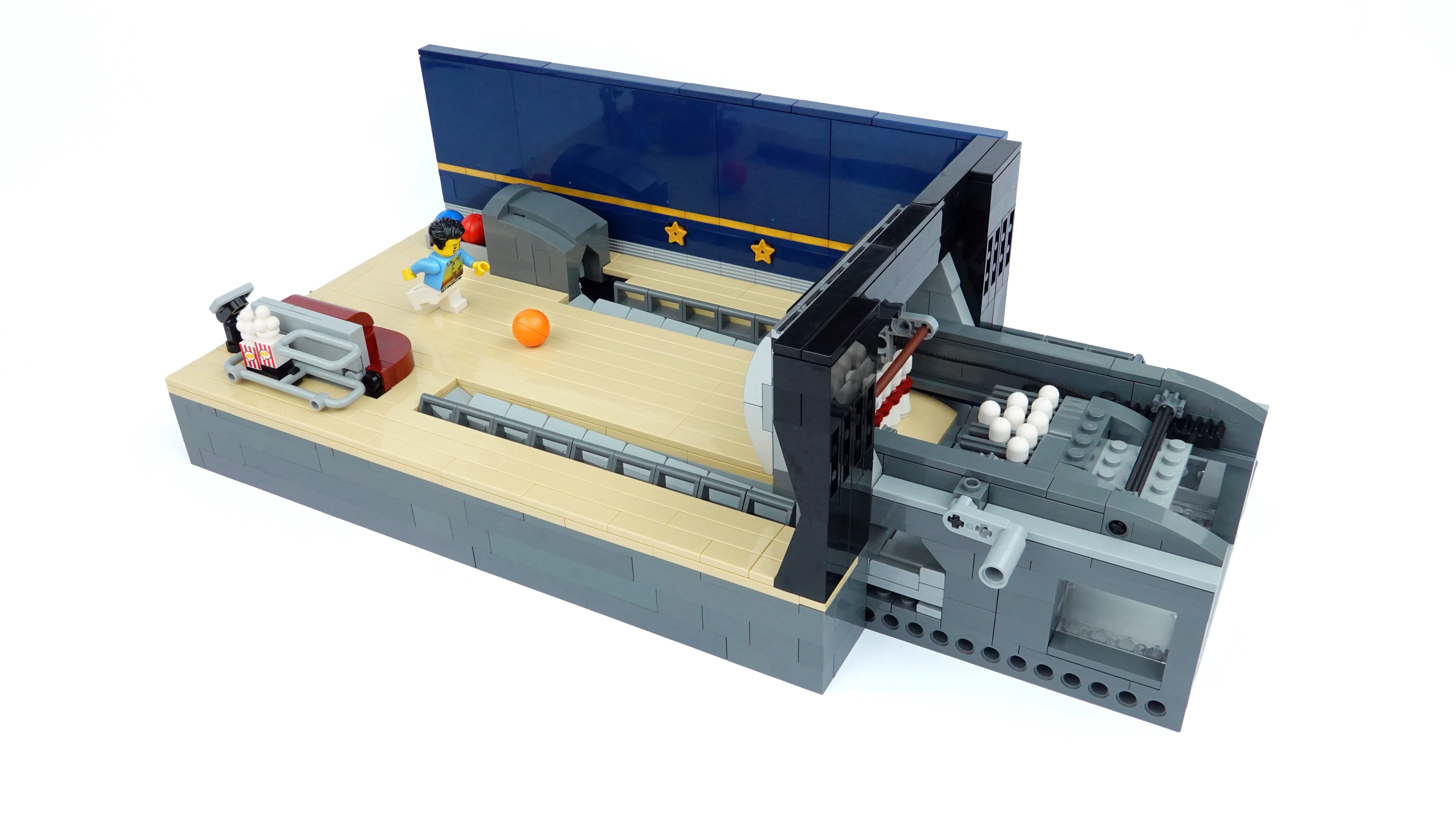 Working Bowling Alley - with Functional Pinsetter & Ball Return! | LEGO ...