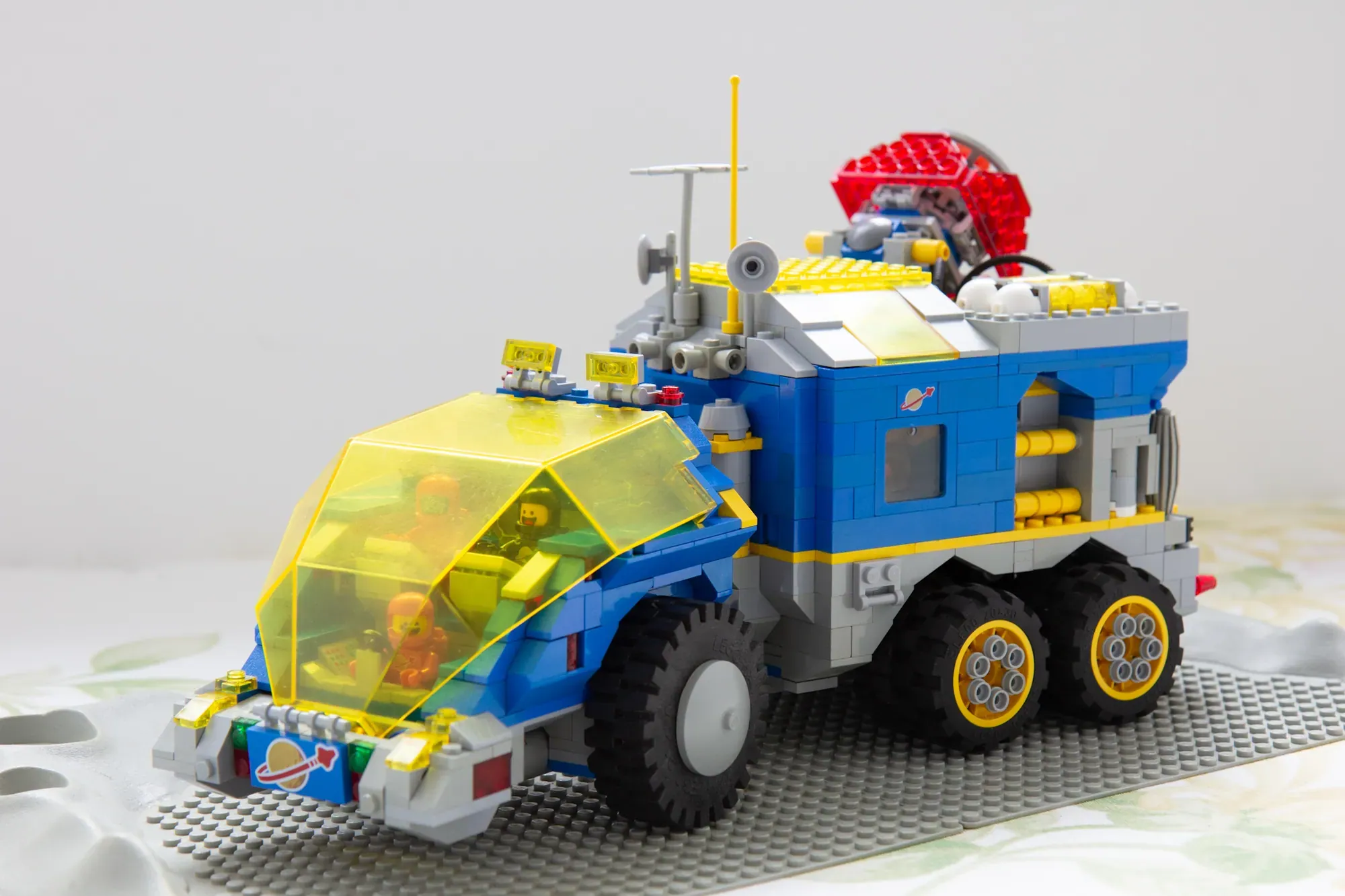 Classic Space Mobile Command Base | LEGO® Ideas