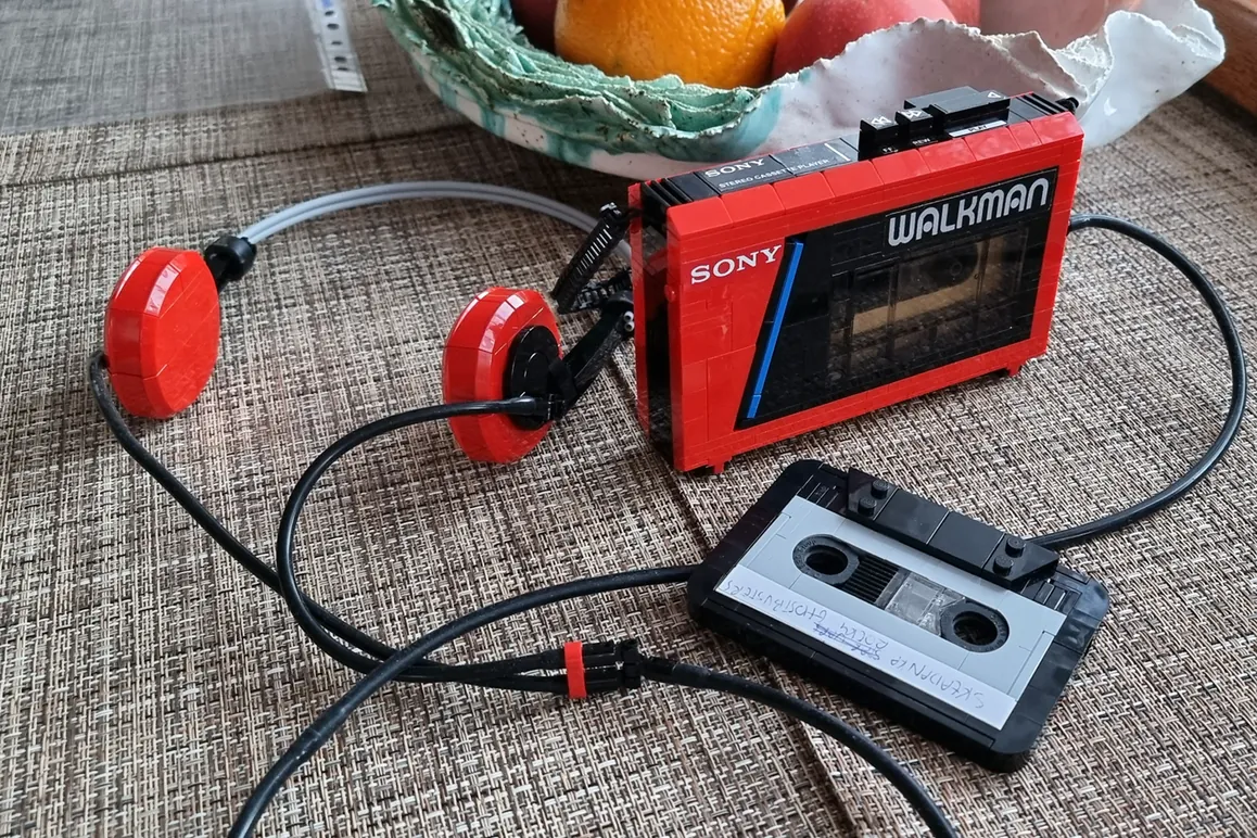 10K Club Interview: SONY WALKMAN by Jerac | LEGO® Ideas