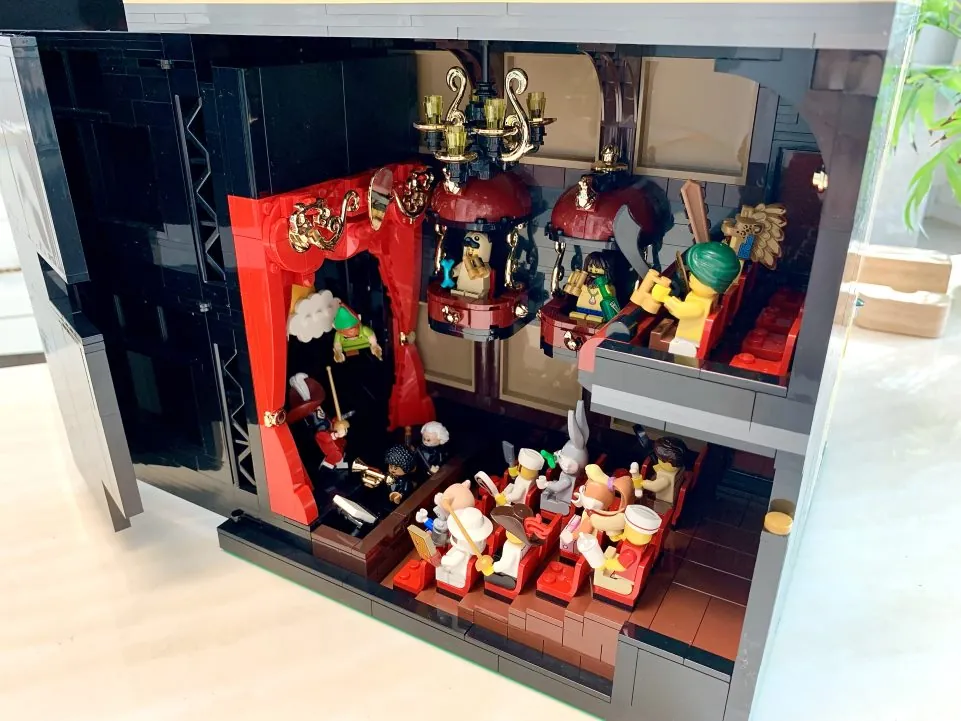 10K Club Interview: THE OPERA by Jiwoo | LEGO® Ideas