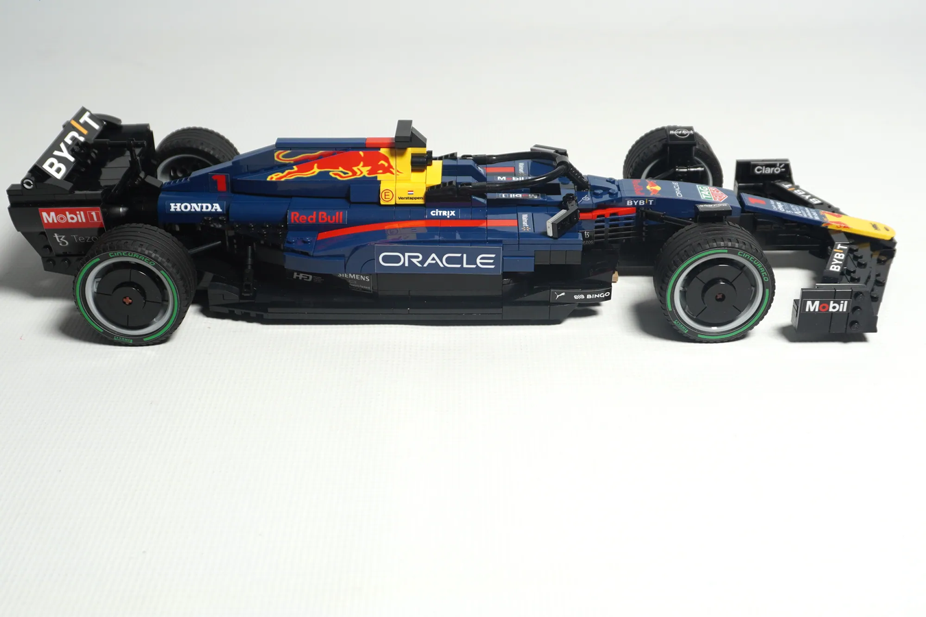 10K Club Interview: RED BULL RACING F1 TEAM RB18 1:12 SCALE by LukasRS | LEGO® Ideas